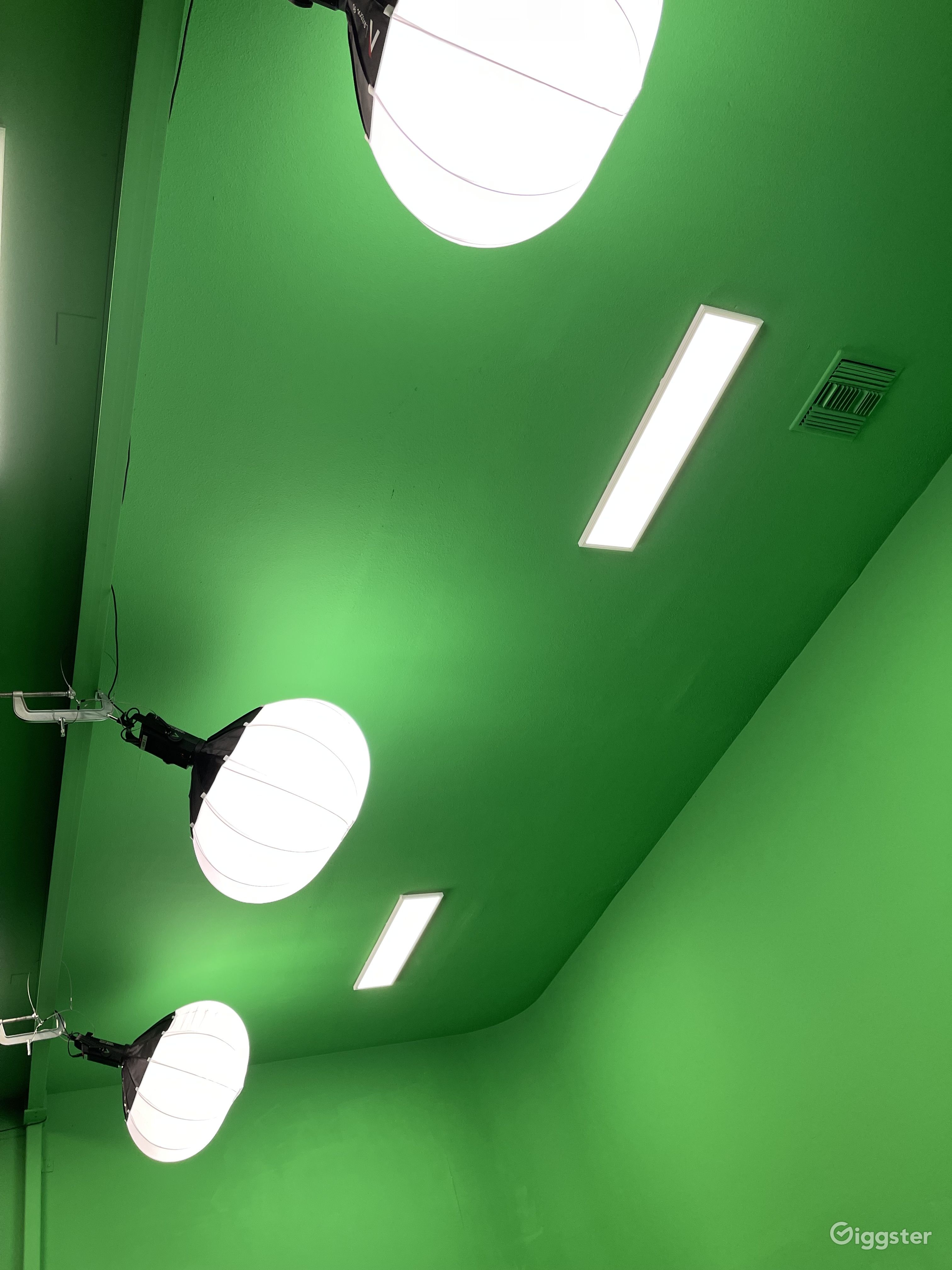 Cyclorama Green Screen & Photo Studio including Outdoor Sets | Rent ...