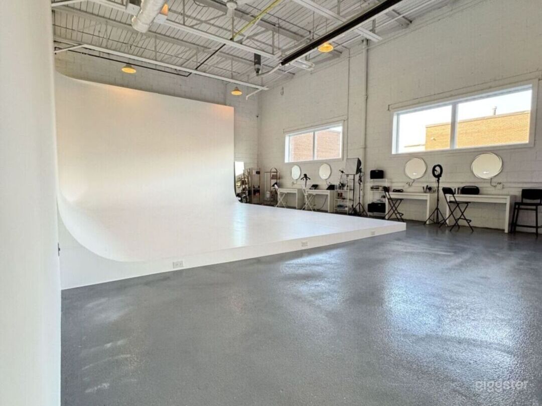 Bright Industrial Mini Studio in Toronto for Photo & Video | Rent this ...