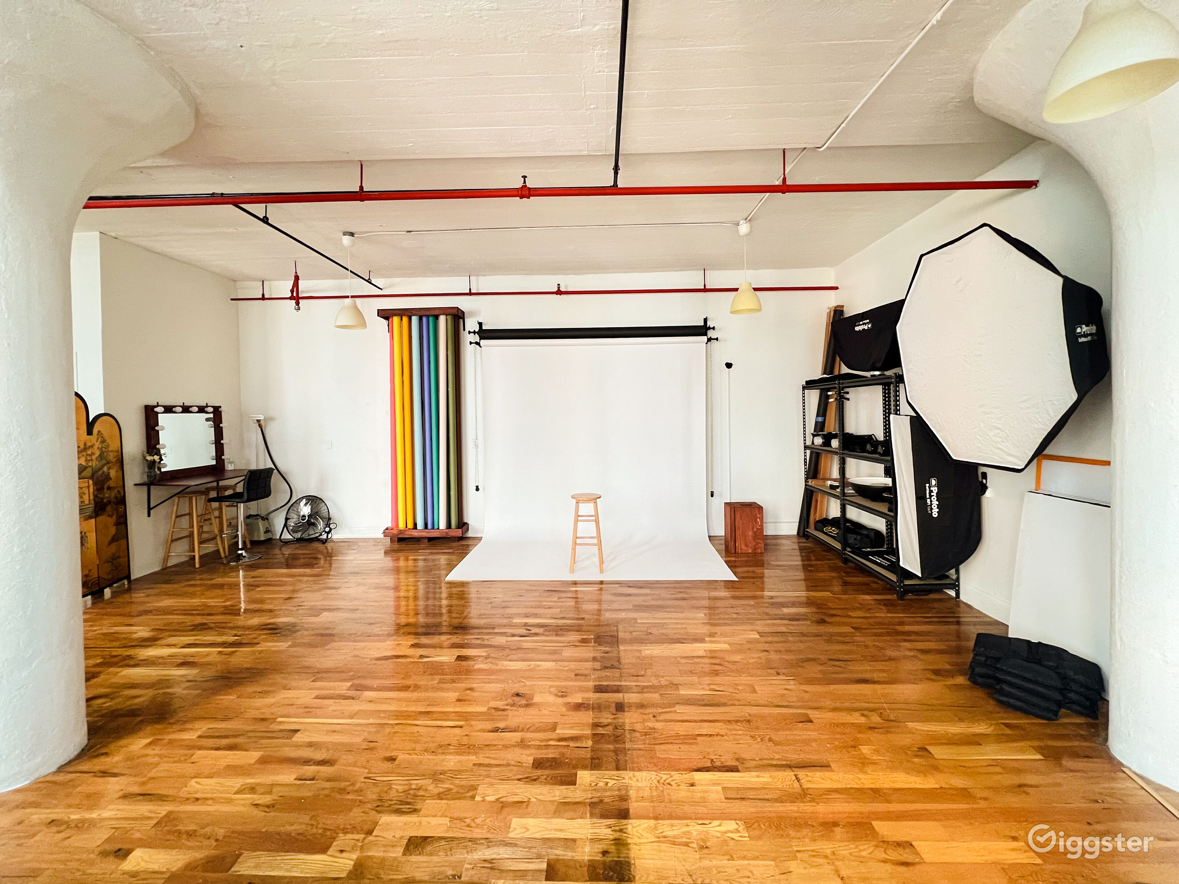 Beautiful Vintage Inspired Brooklyn Studio | Rent this location on Giggster