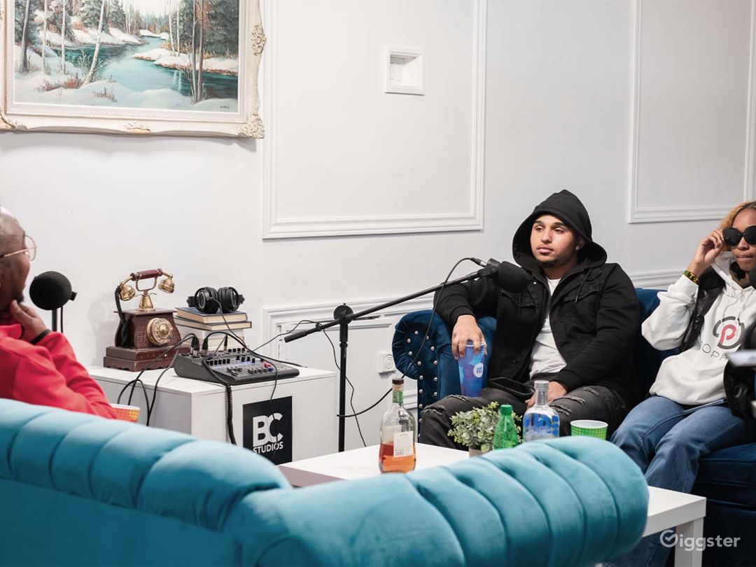 Podcast studio in Toronto | Rent this location on Giggster