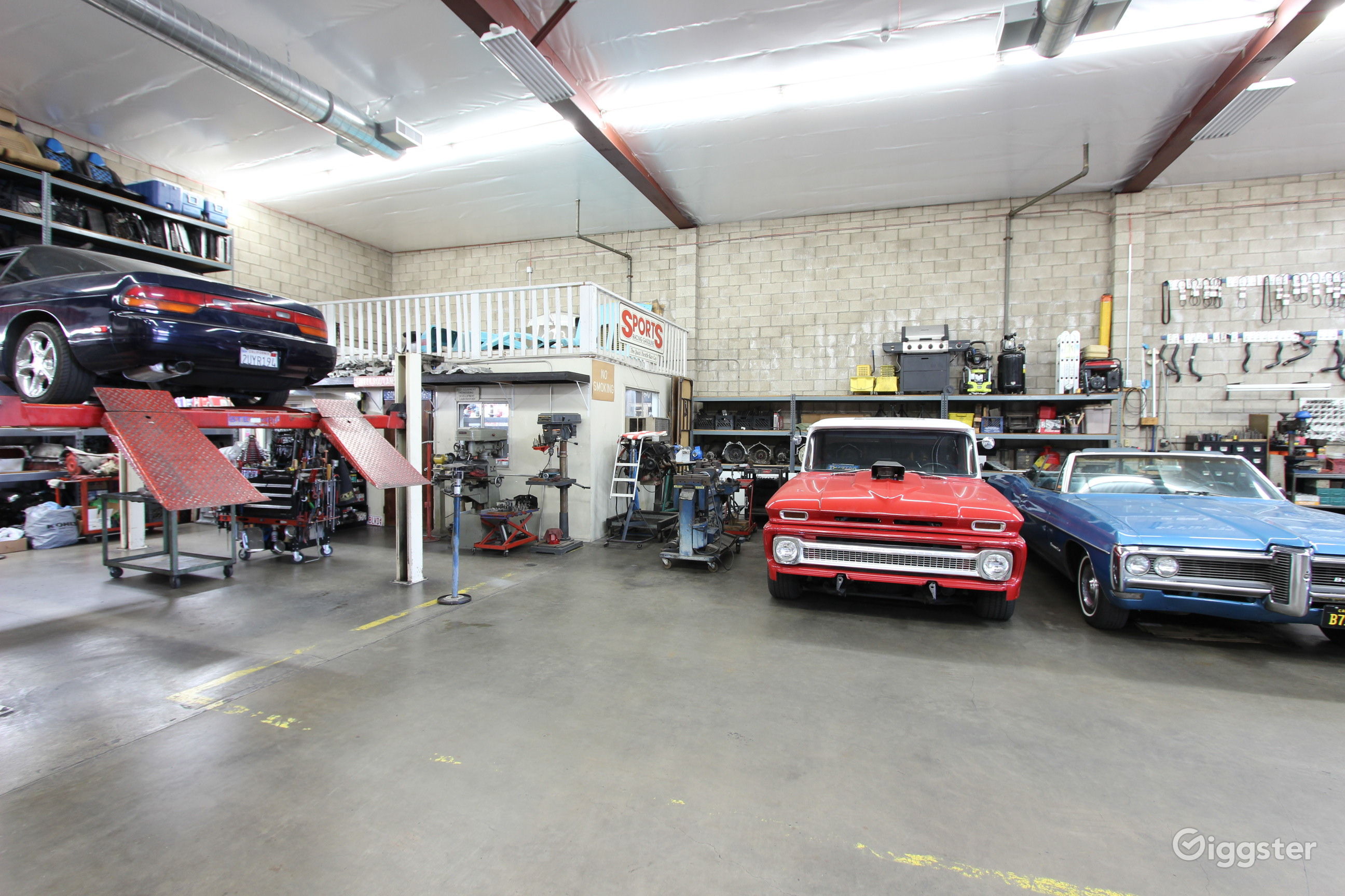 Muscle Car Garage | Rent this location on Giggster