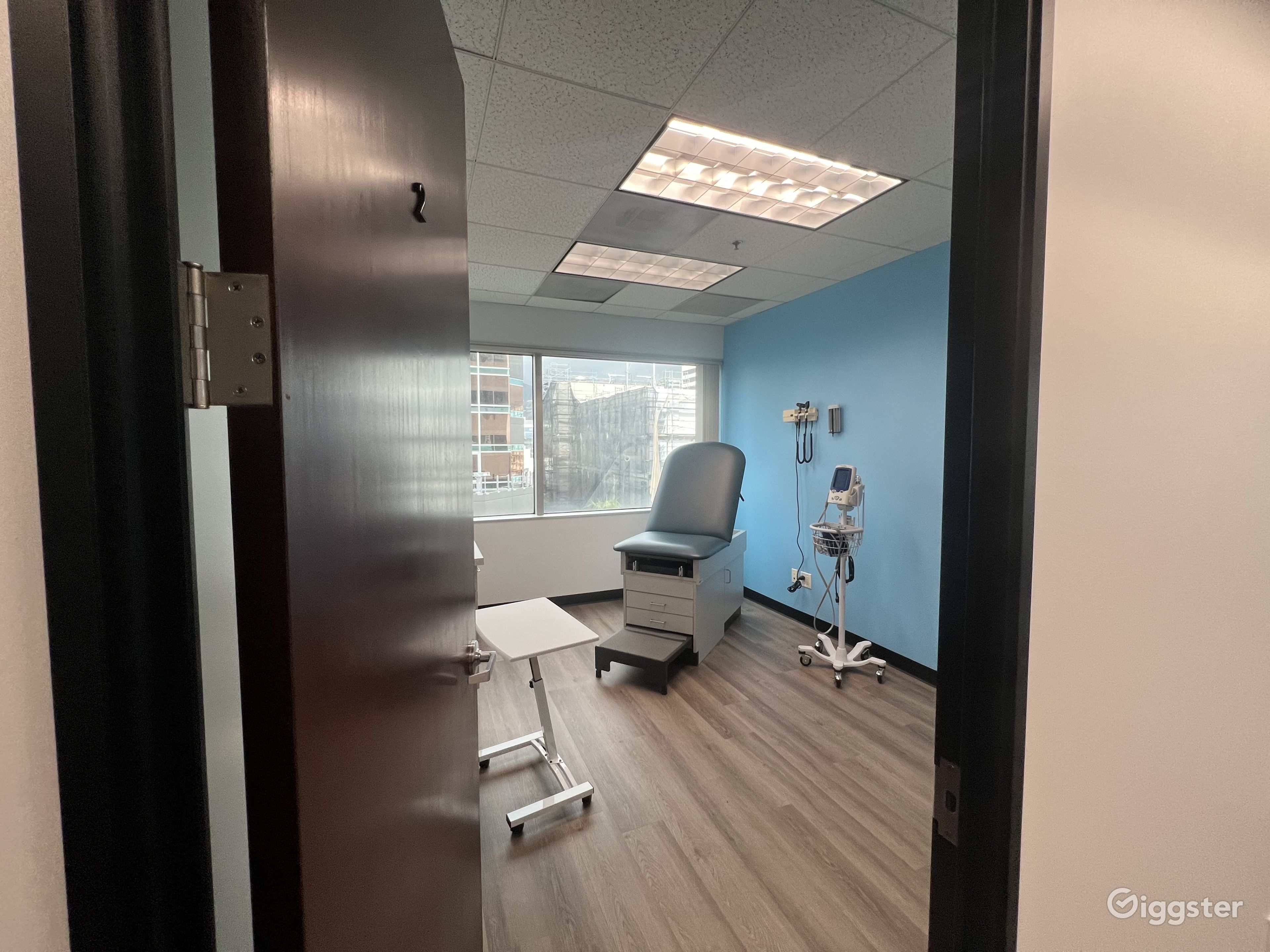 Huge doctors and medical offices | Rent this location on Giggster