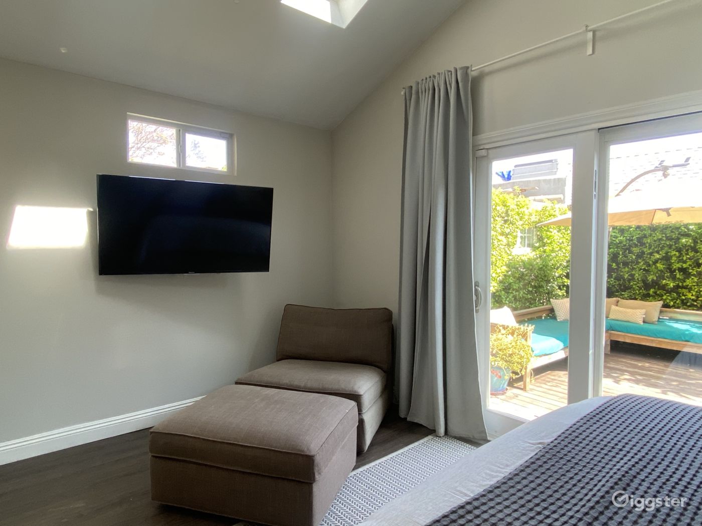 Beautiful Guest house with Tons of Natural Light!! | Rent this location ...