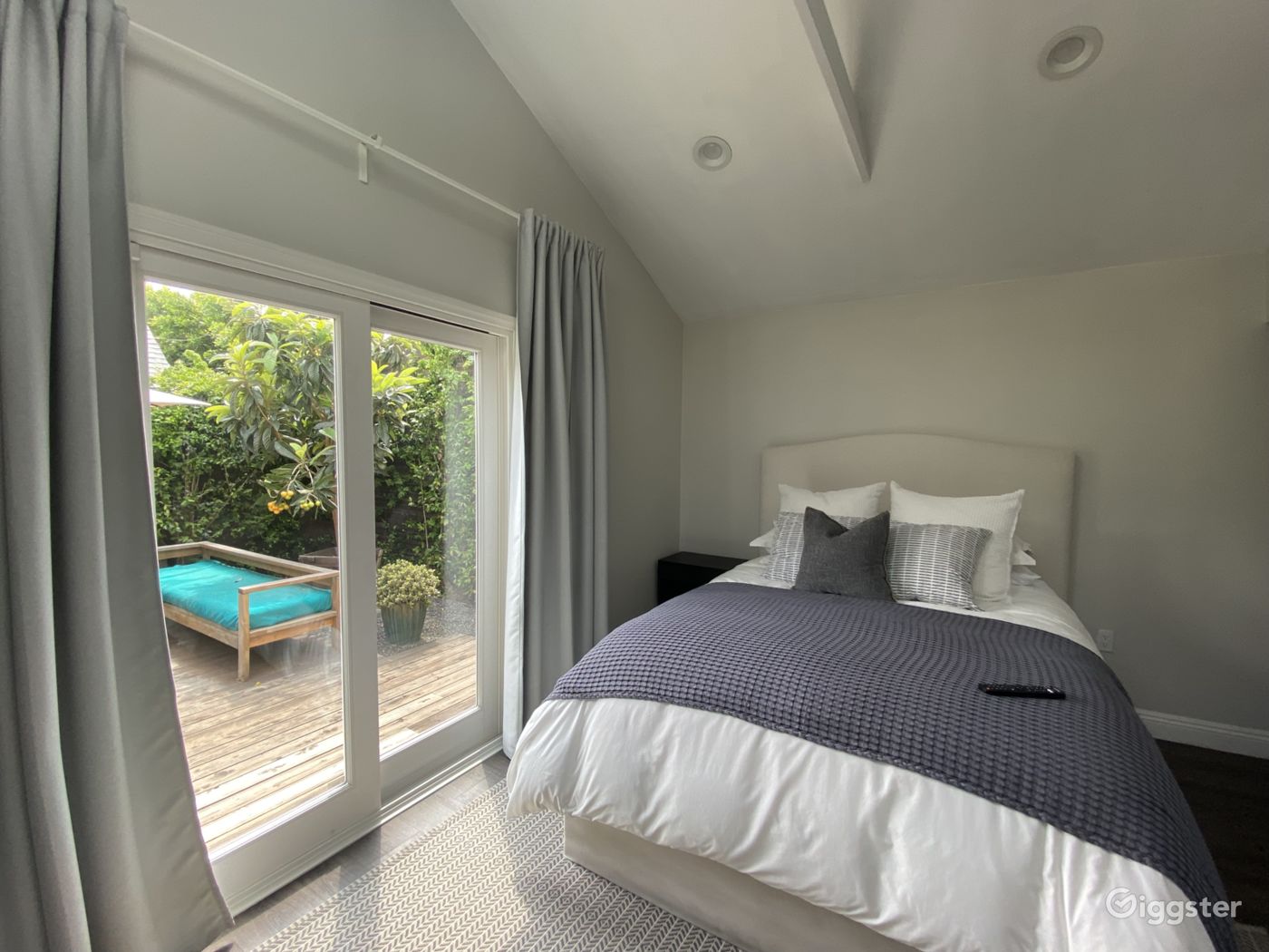 Beautiful Guest house with Tons of Natural Light!! | Rent this location ...