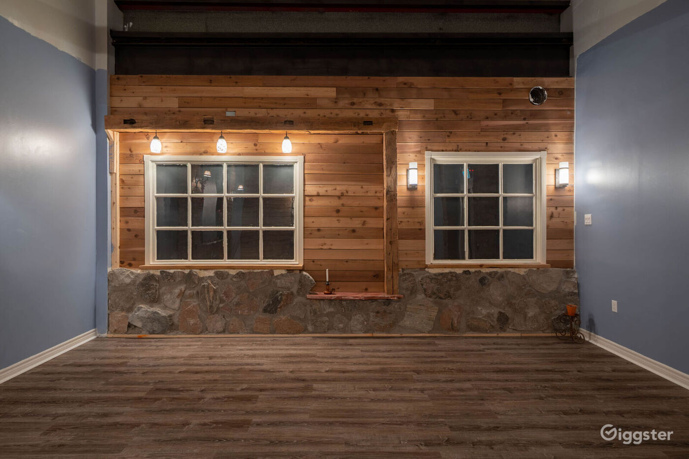 Rustic & Charming Yoga Studio | Rent this location on Giggster