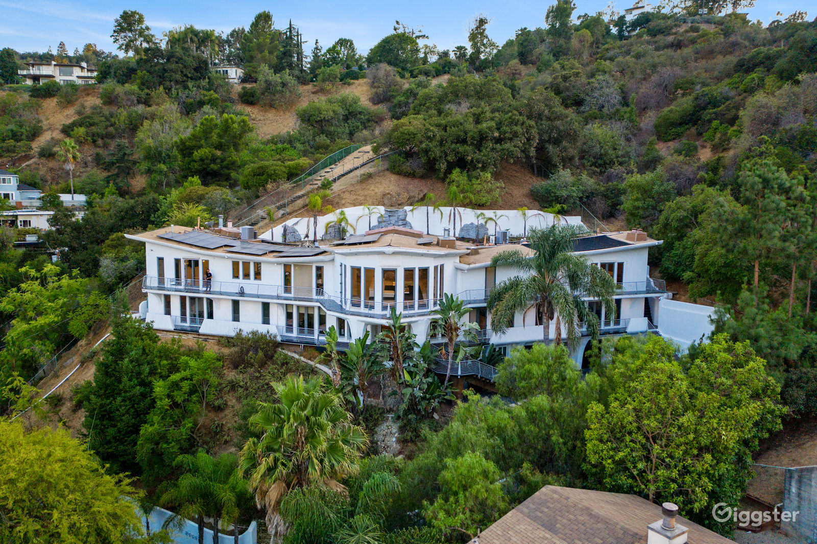 Mega Mansion in Hollywood | Rent this location on Giggster