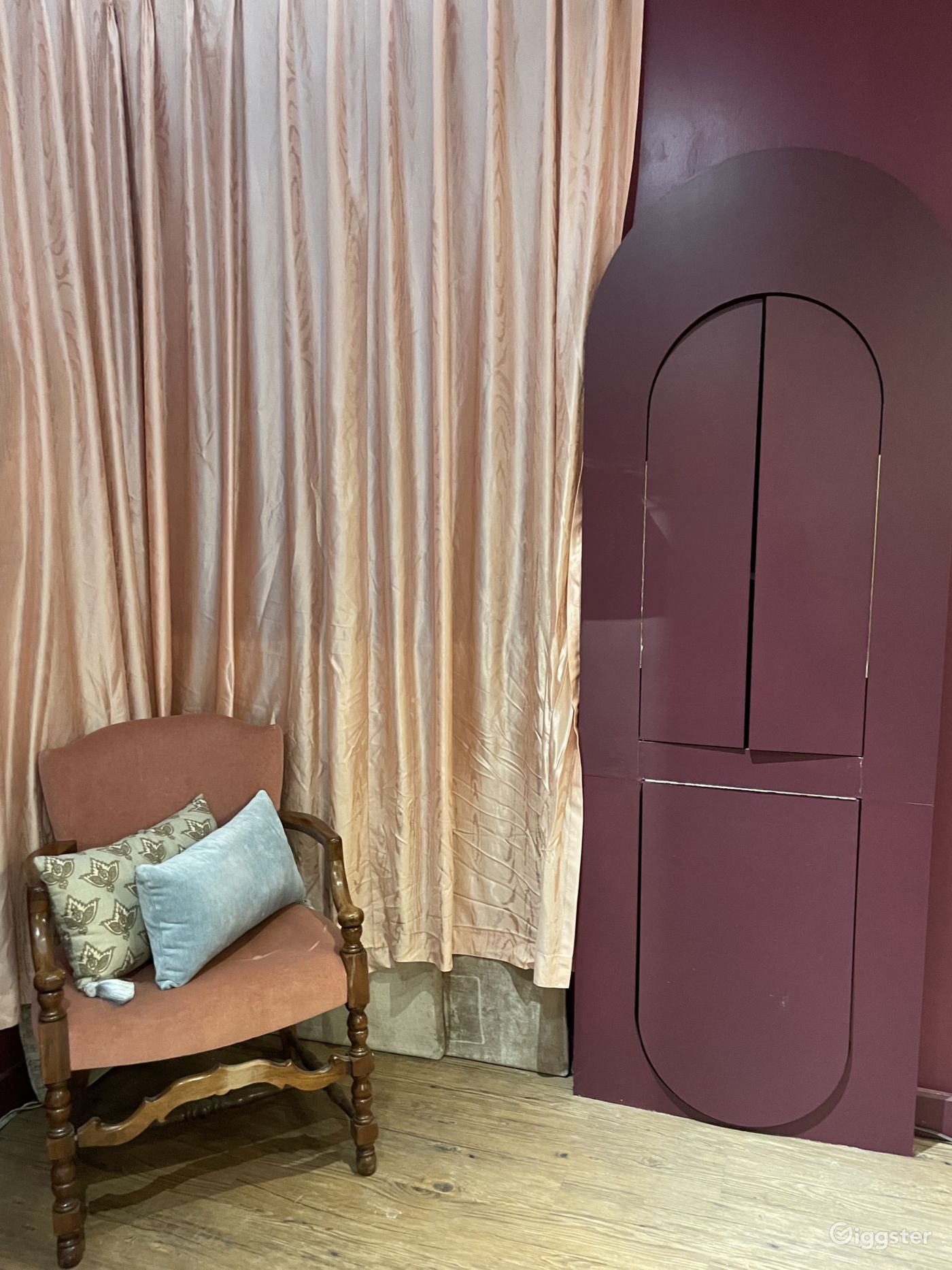 Eclectic Boudoir Room | Rent this location on Giggster