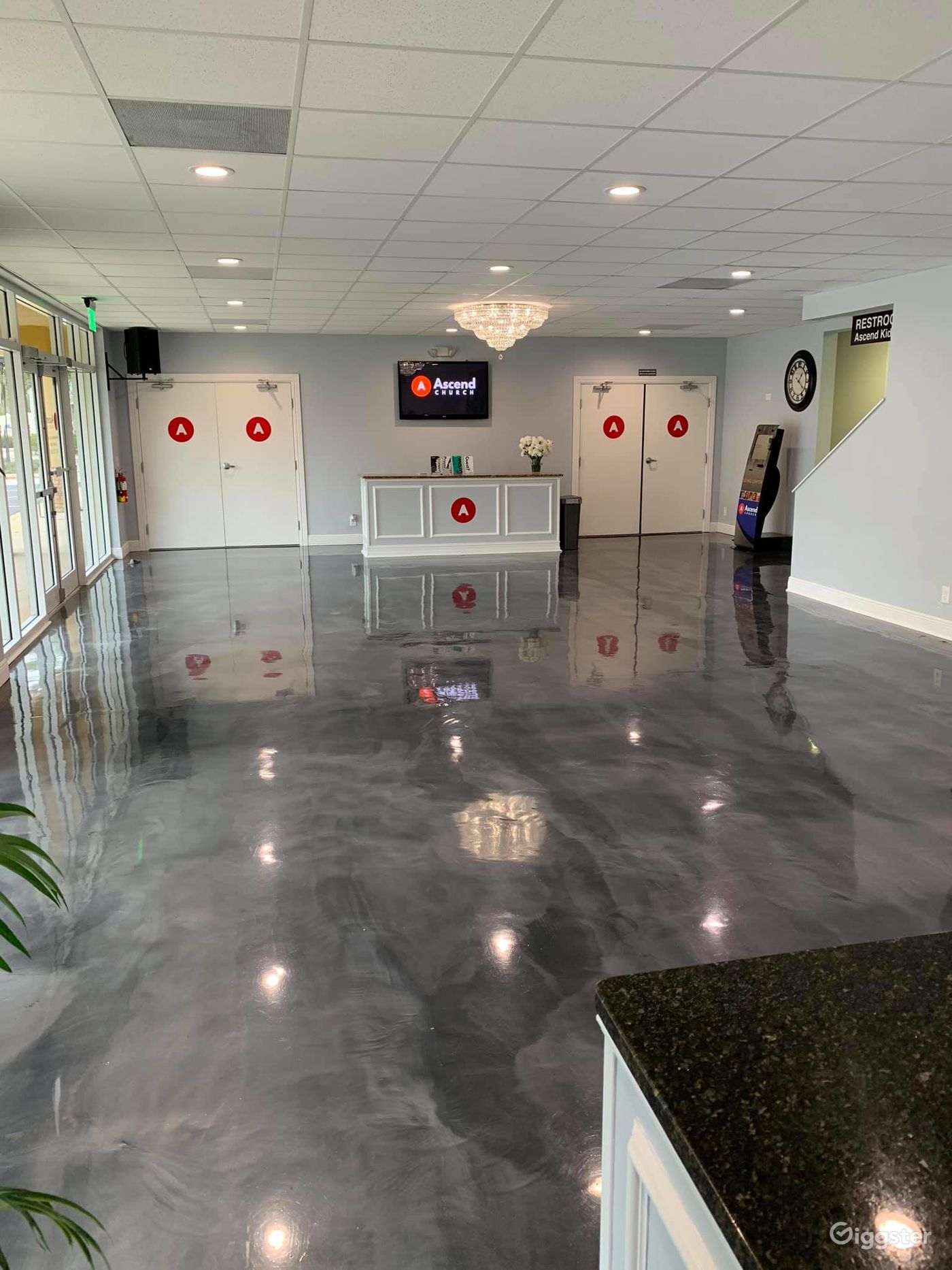 Large Lobby Area with Open Space | Rent this location on Giggster