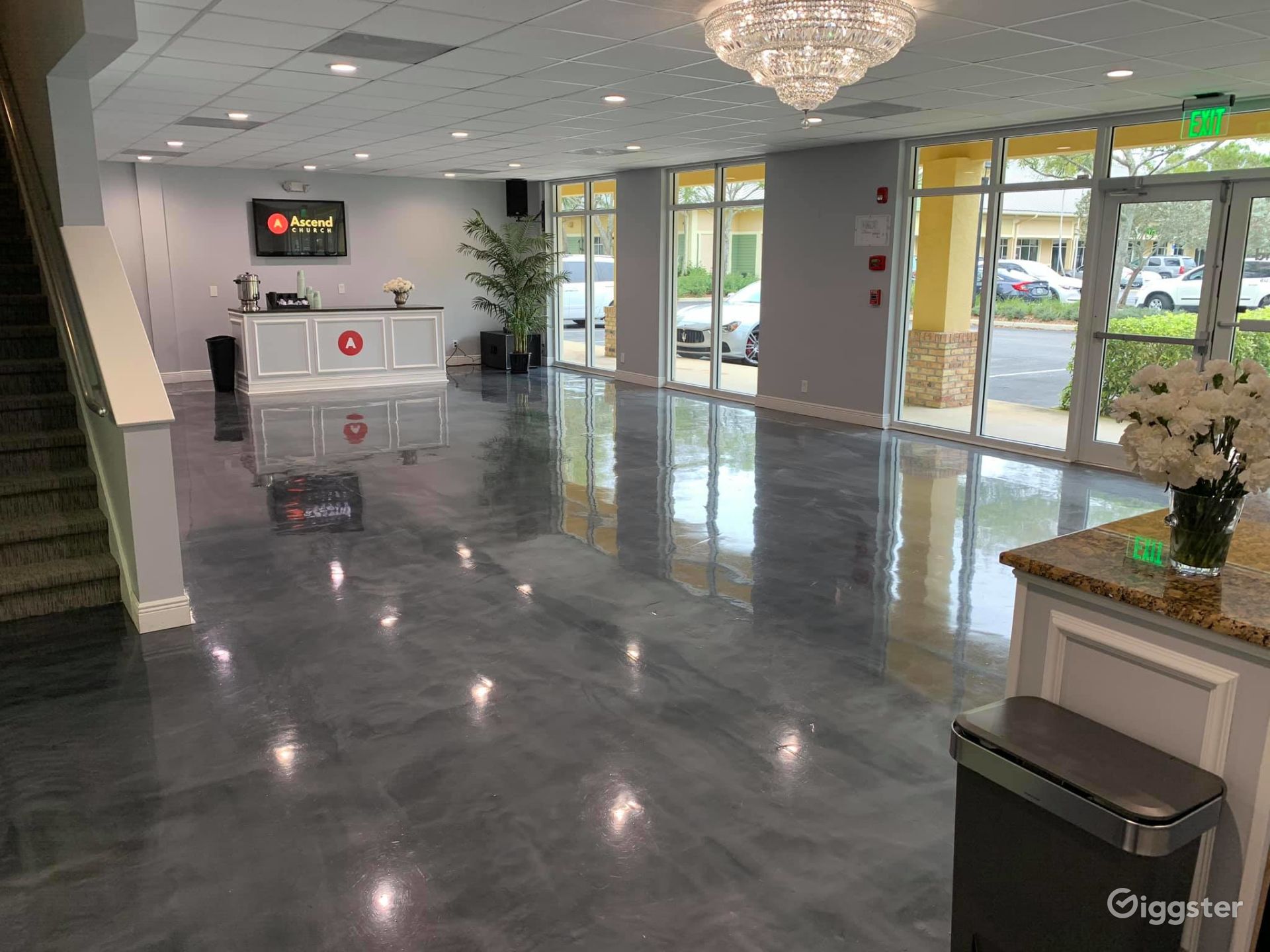 Large Lobby Area with Open Space | Rent this location on Giggster