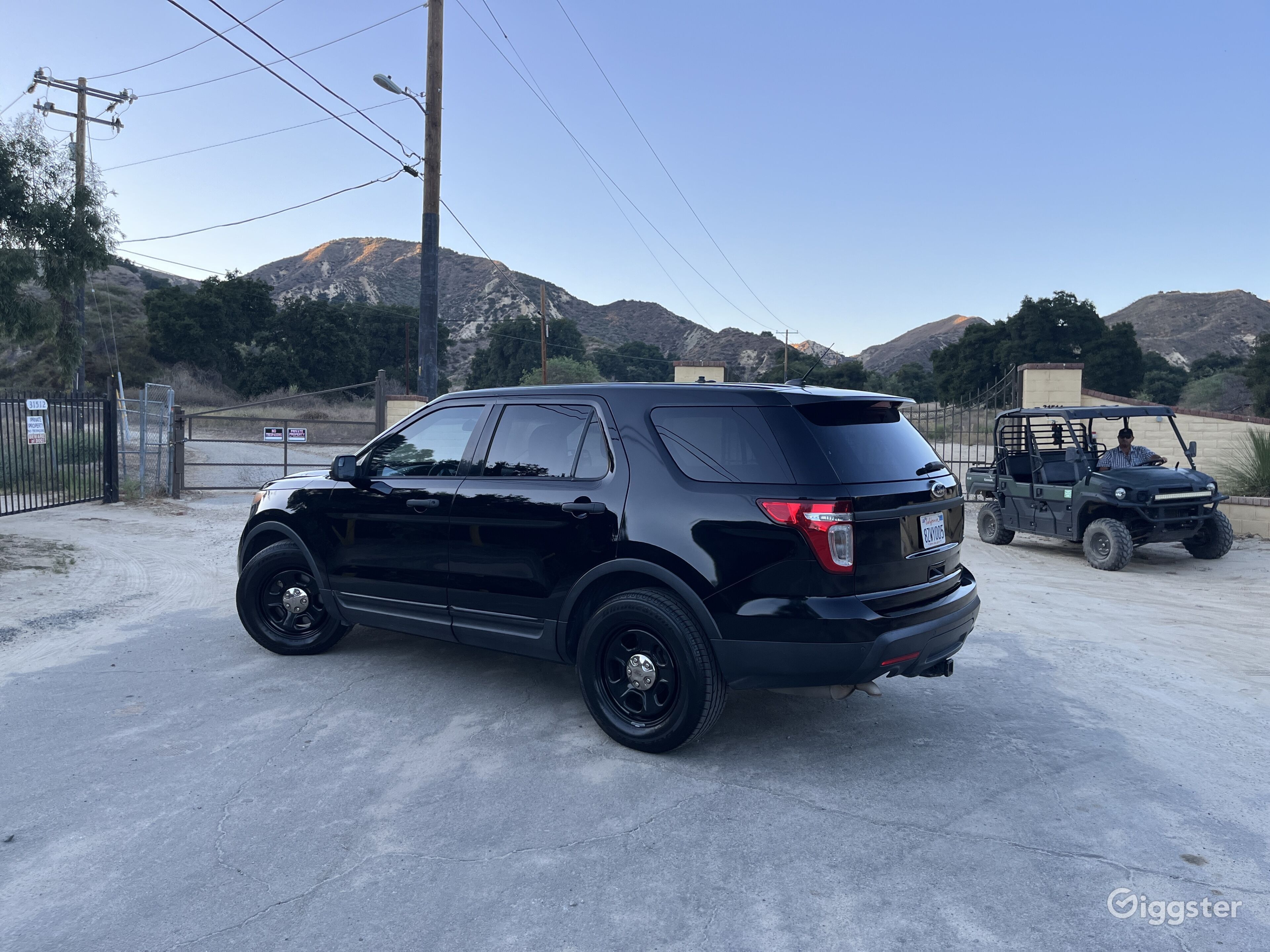 POLICE CAR All-Black Modern Detective SUV Explorer | Rent this location ...