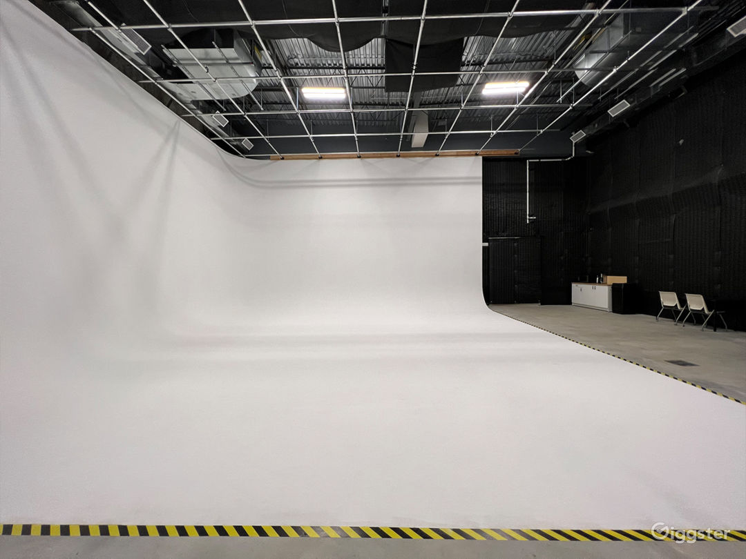 Toronto Cyclorama Studio | 2500 SF Film & Photo Space | Giggster