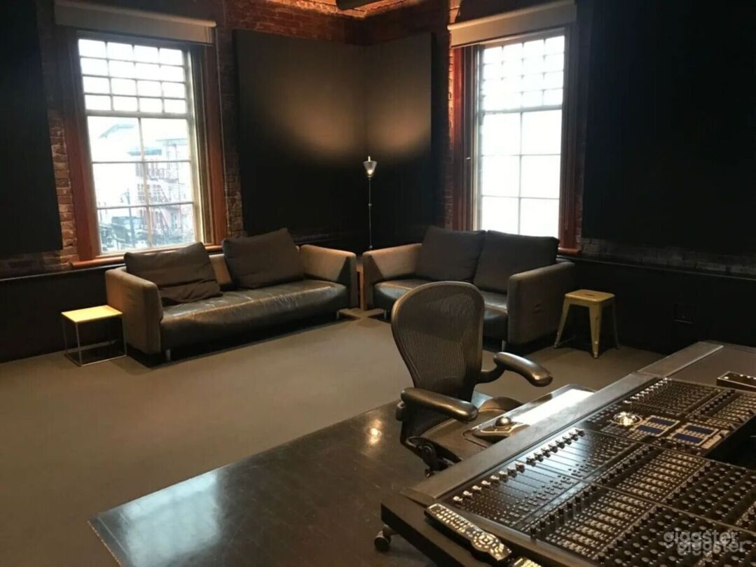Vintage Modern Recording Studio 3 | Rent this location on Giggster