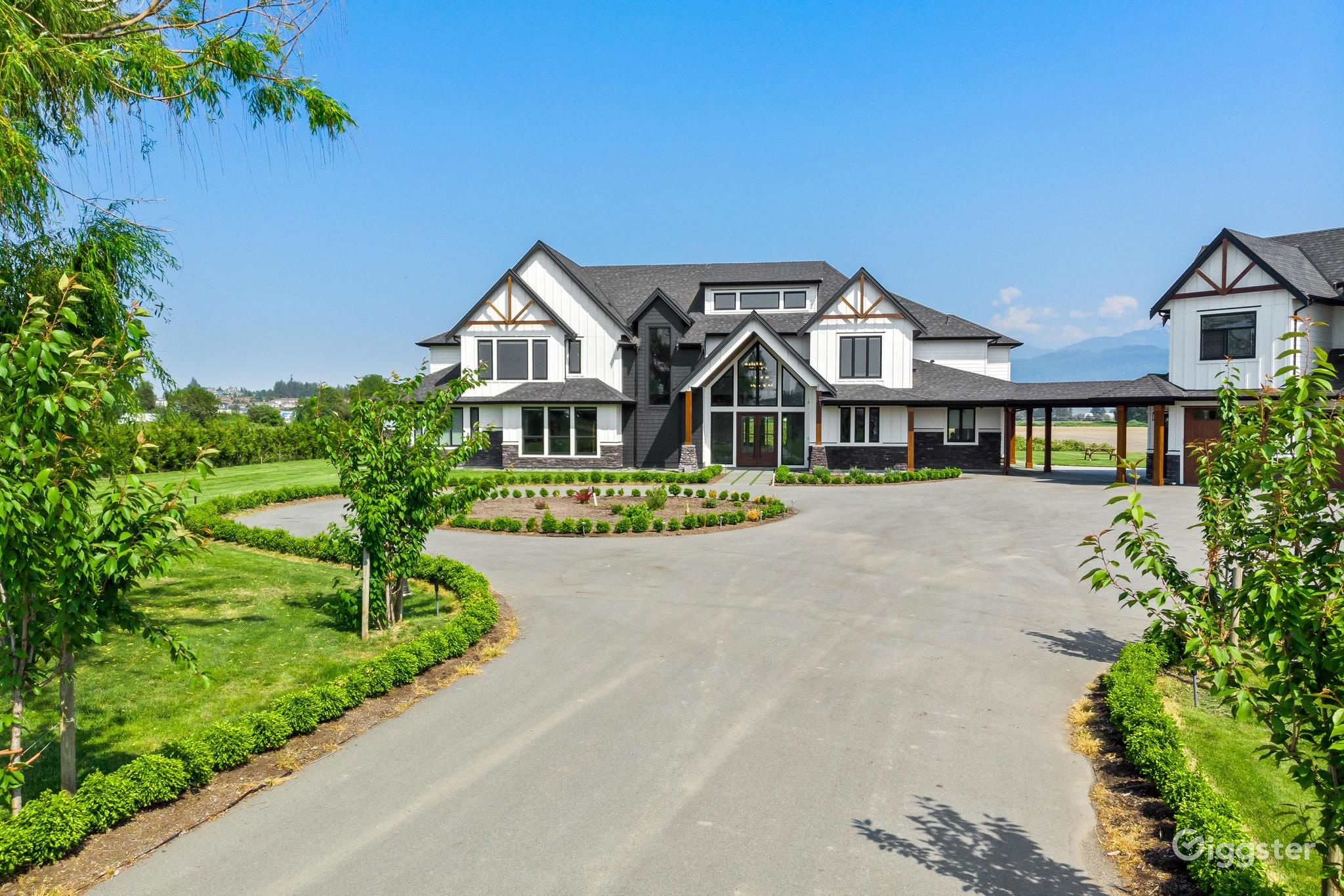 Mansion on a farm, scenic mountain views | Rent this location on Giggster