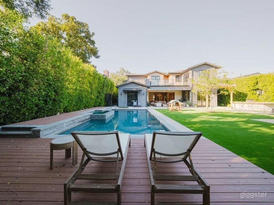 GOLDEN HOUR CINEMATIC OUTDOOR POOL | Rent this location on Giggster