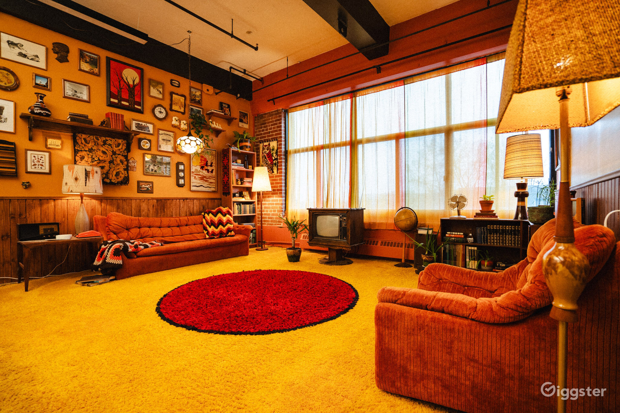 Vintage studio with 70s-60s aesthetic | Rent this location on Giggster