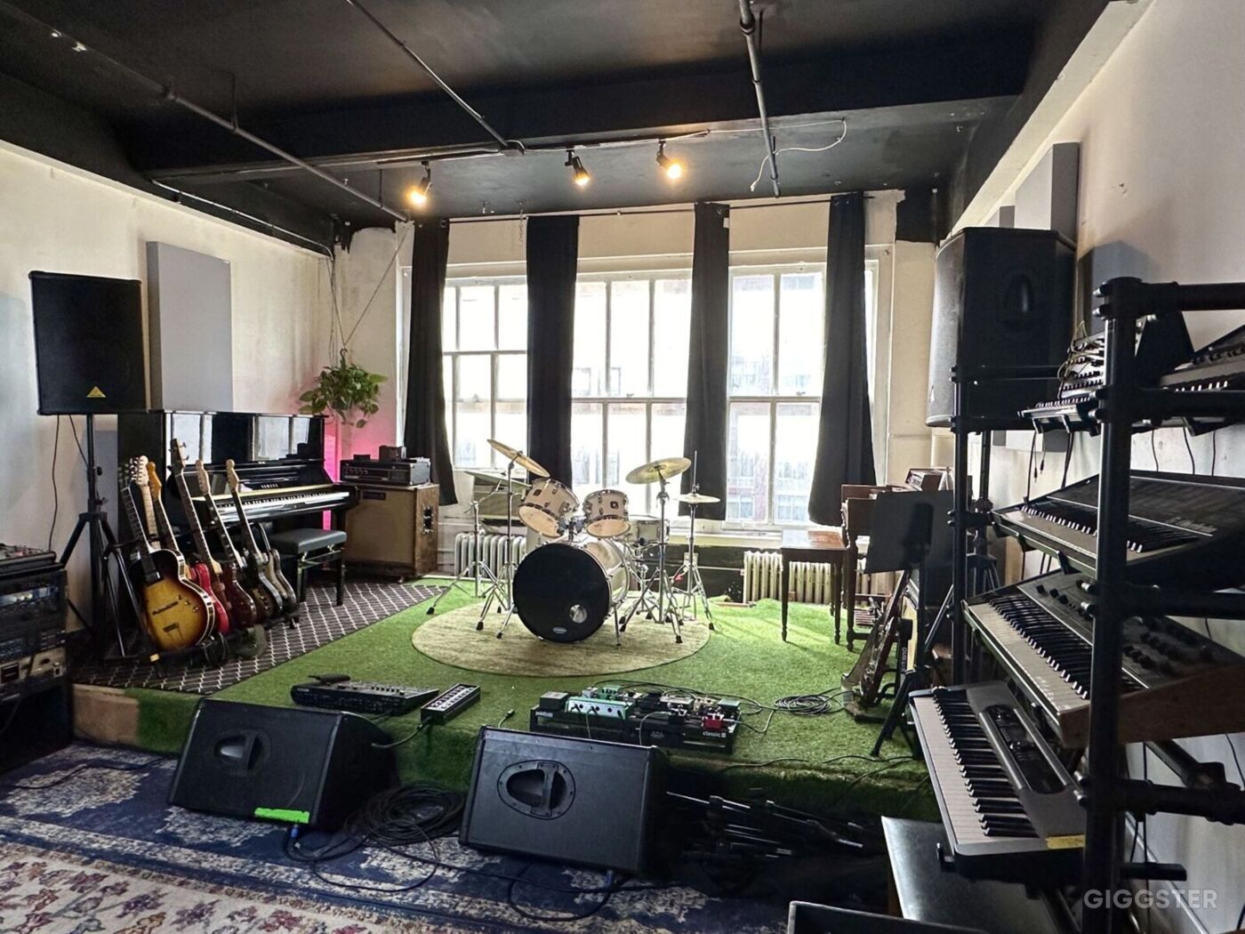 Echoland Studios Top Floor Manhattan | Rent this location on Giggster