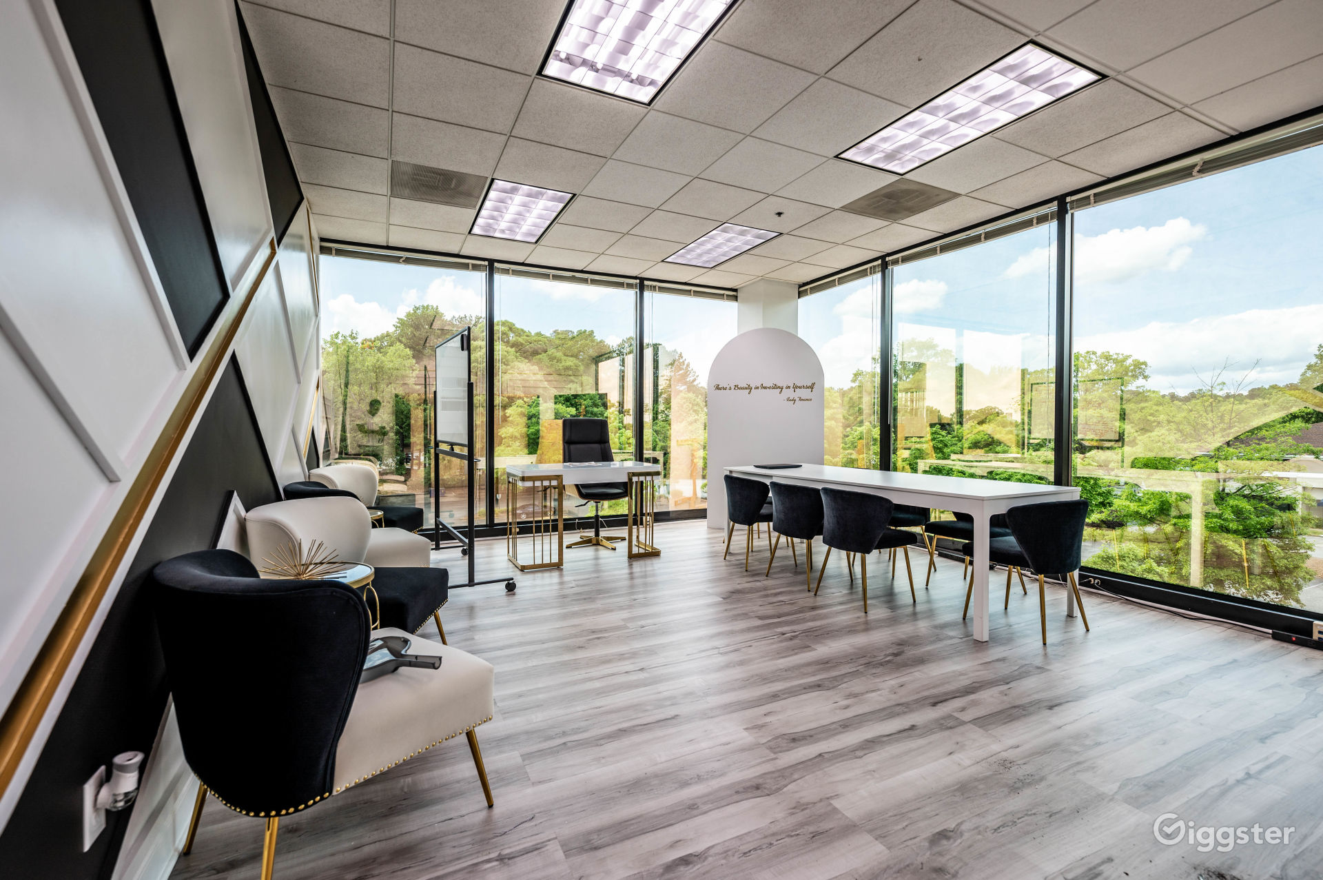 Luxury Office Space On Top Floor! | Rent this location on Giggster