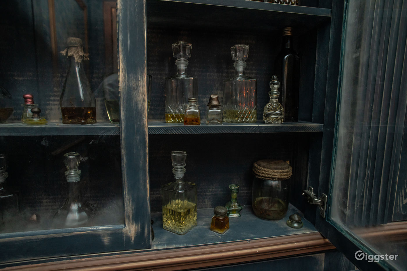 Ornate perfumery Victorian steampunk dungeon | Rent this location on ...