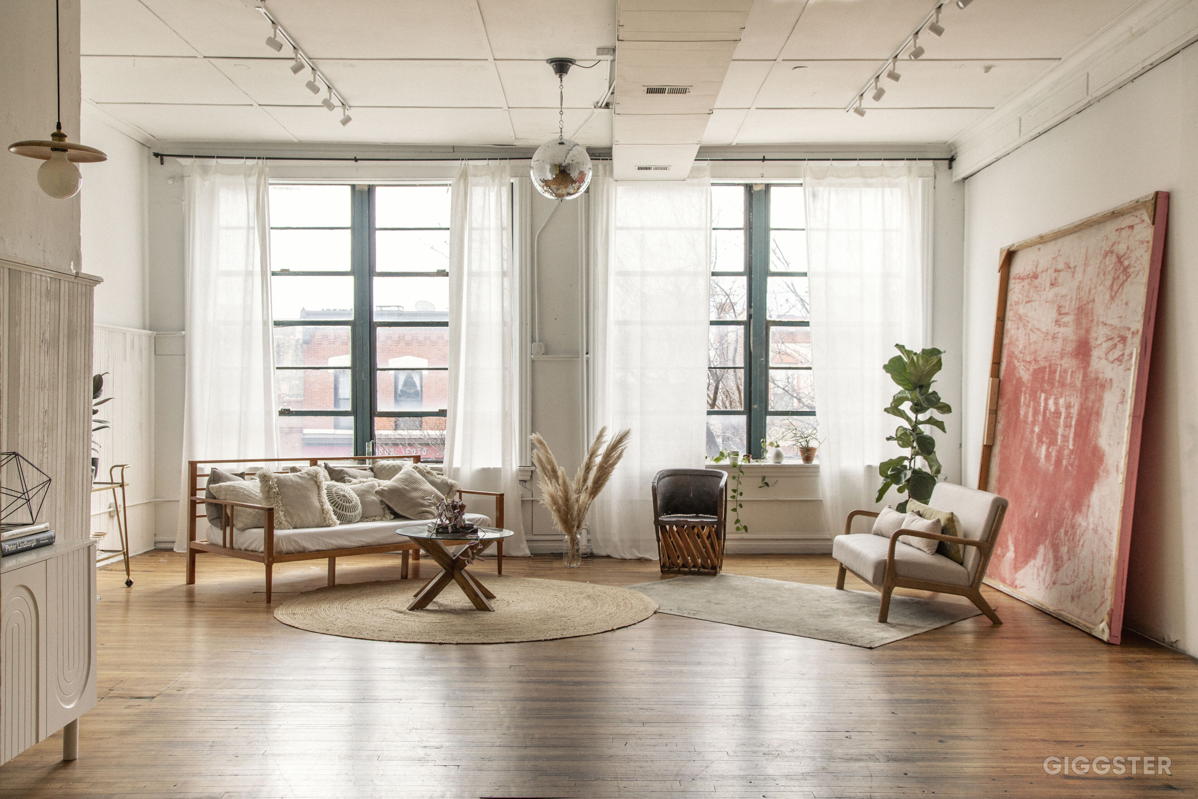 Stylish & hip loft with photo-worthy backgrounds | Rent this location ...