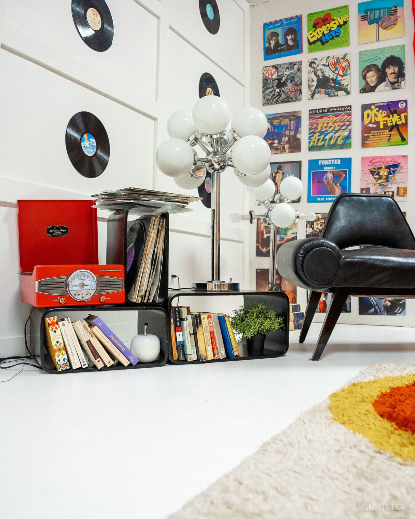 Retro studio (60s/70s) | Rent this location on Giggster