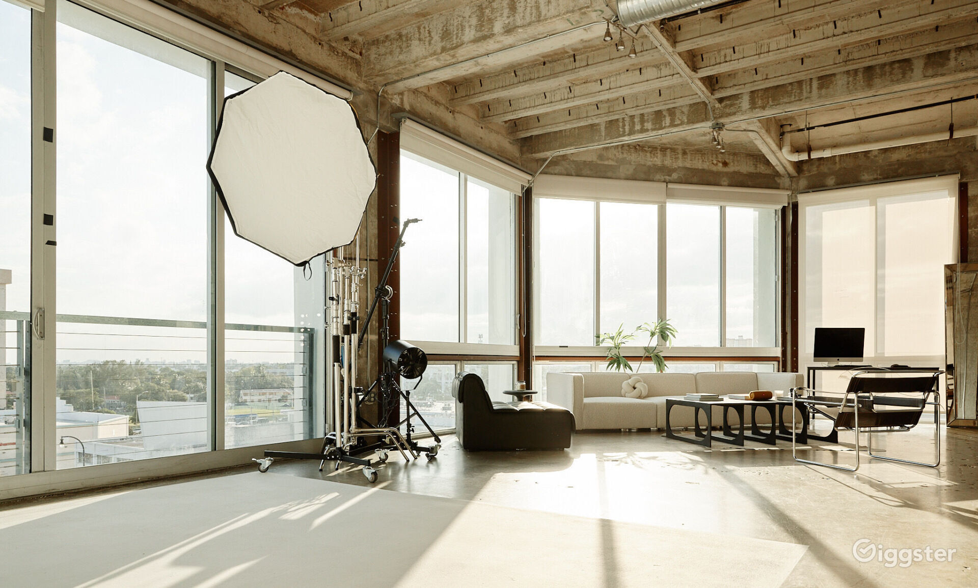 Daylight Loft Photo Studio with High Ceilings | Rent this location on ...