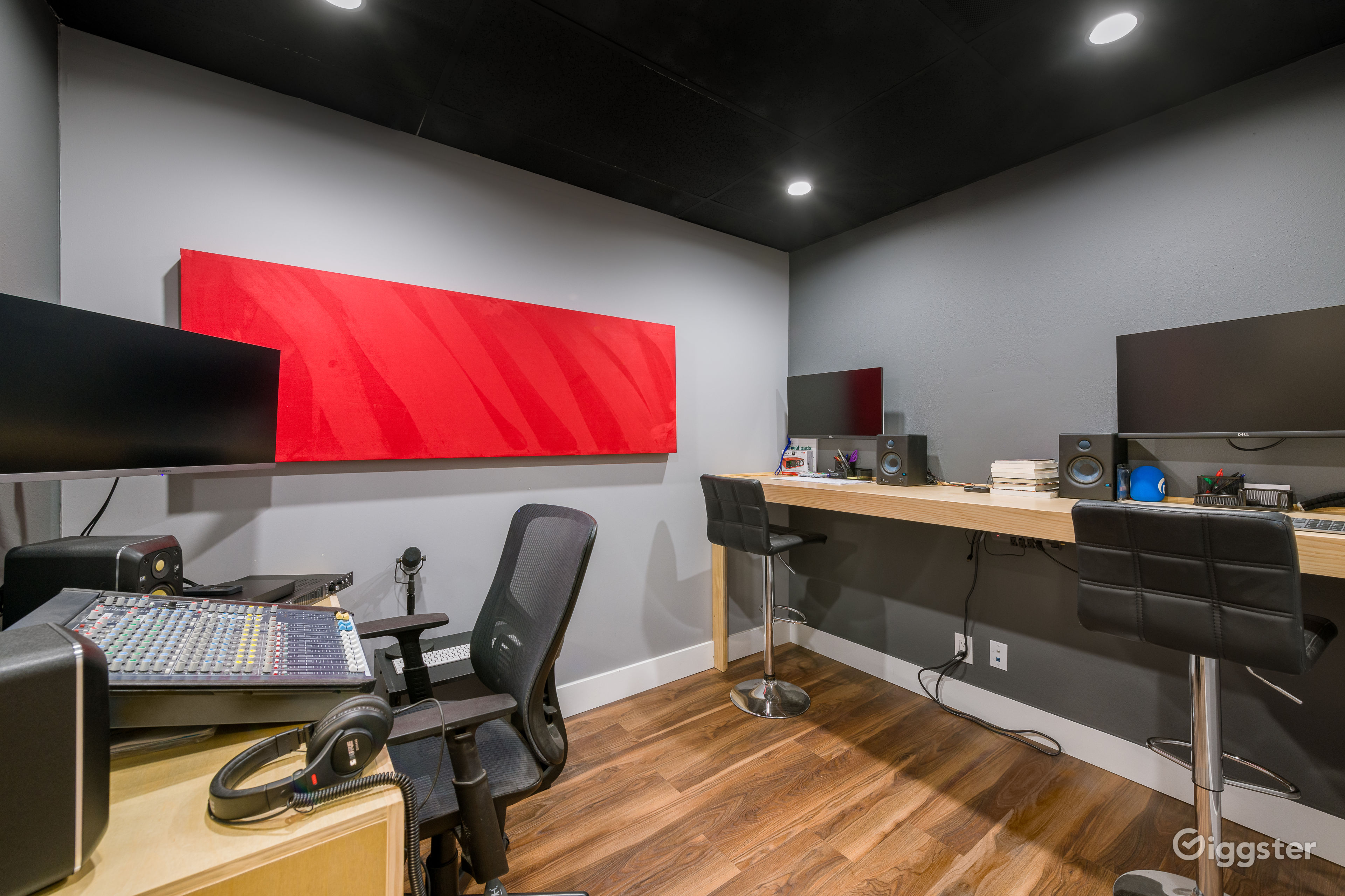 Podcast or Small TV Studio | Rent this location on Giggster