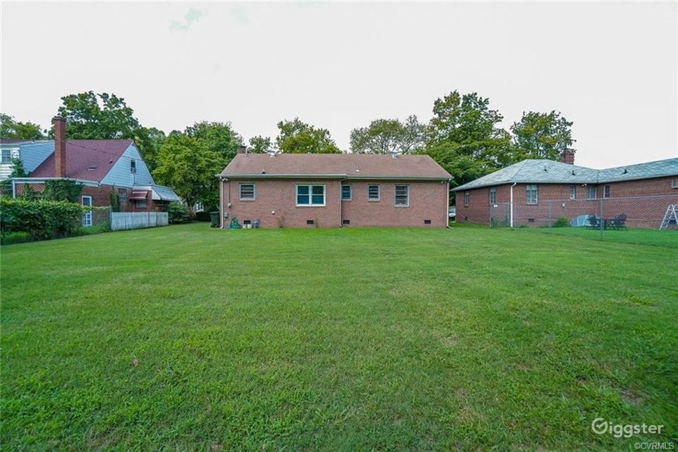 Mid Century Brick Ranch Vintage Time Capsule Home | Rent this location ...