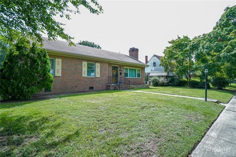 Mid Century Brick Ranch Vintage Time Capsule Home | Rent this location ...