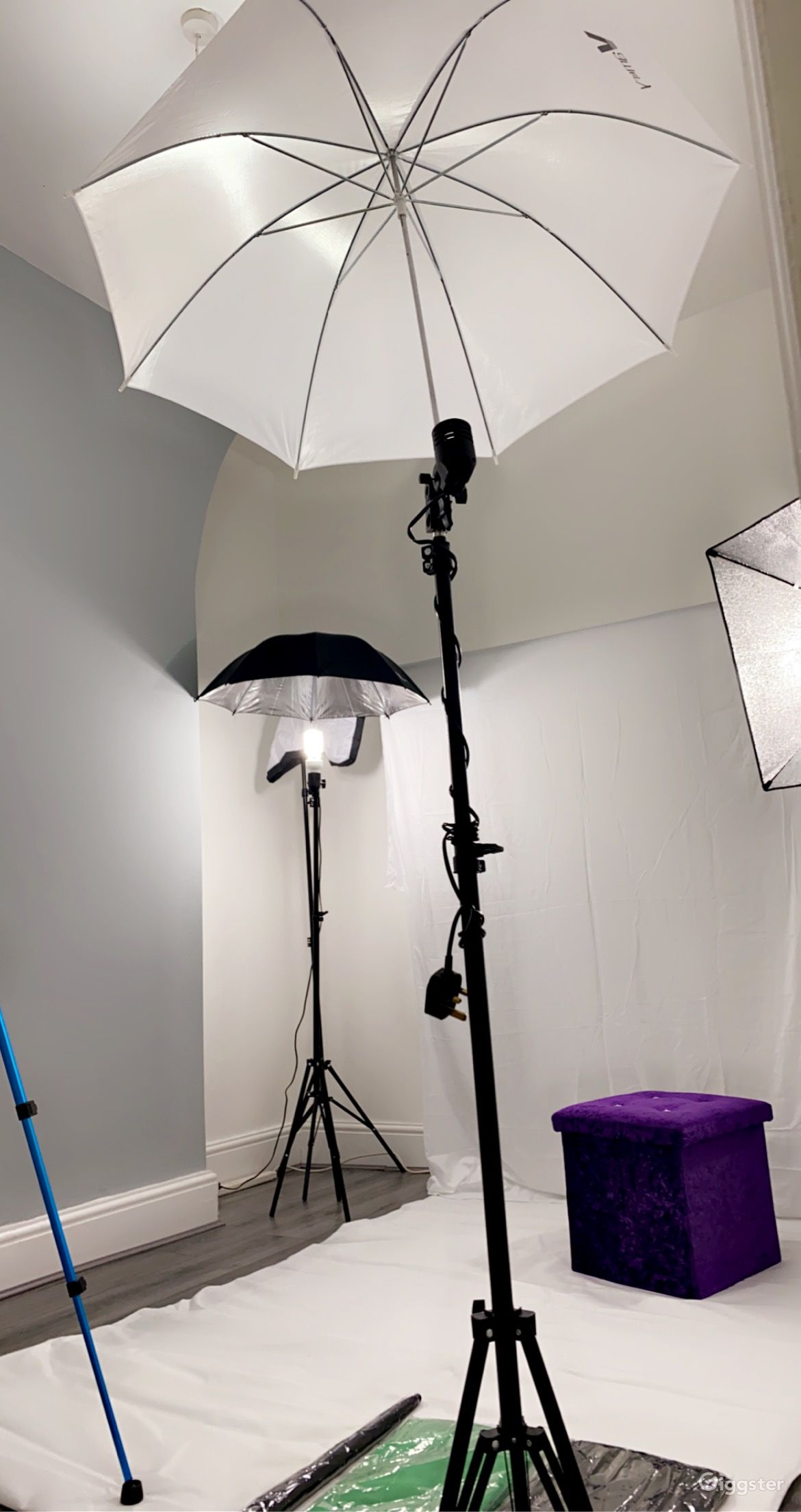 Photo Film Studio With high ceilings,Studio arts | Rent this location ...