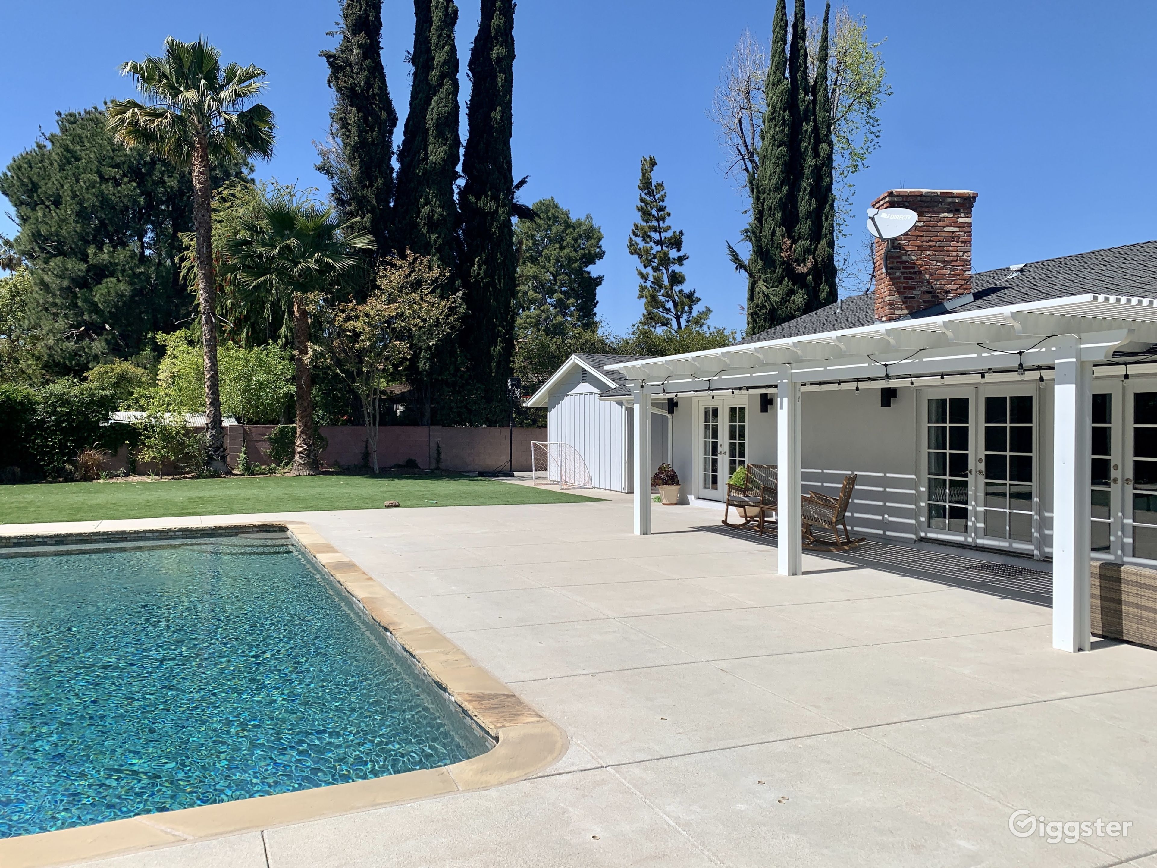 Encino Ranch Style Home on 1/2 acre | Rent this location on Giggster