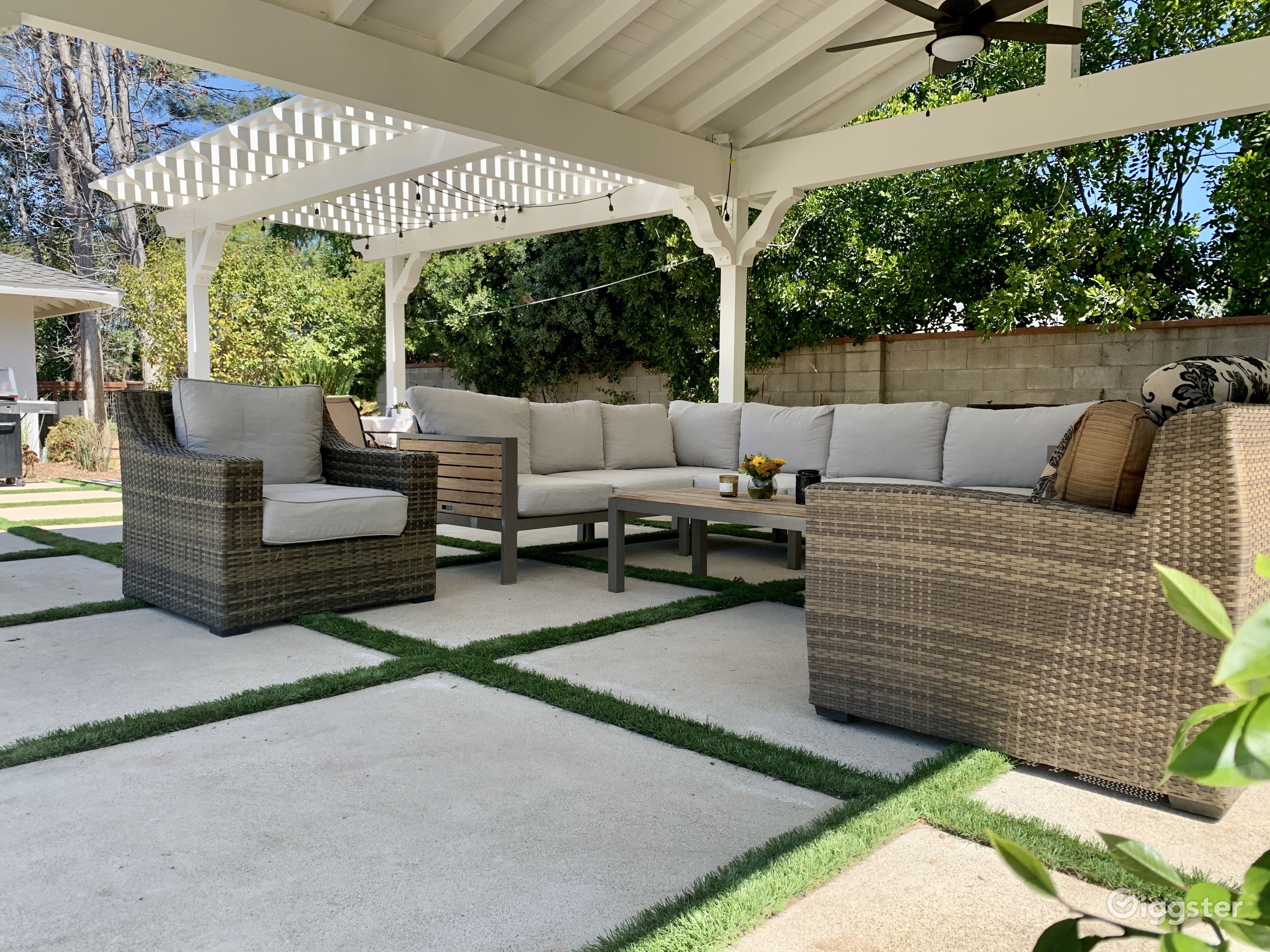 Encino Ranch Style Home on 1/2 acre | Rent this location on Giggster