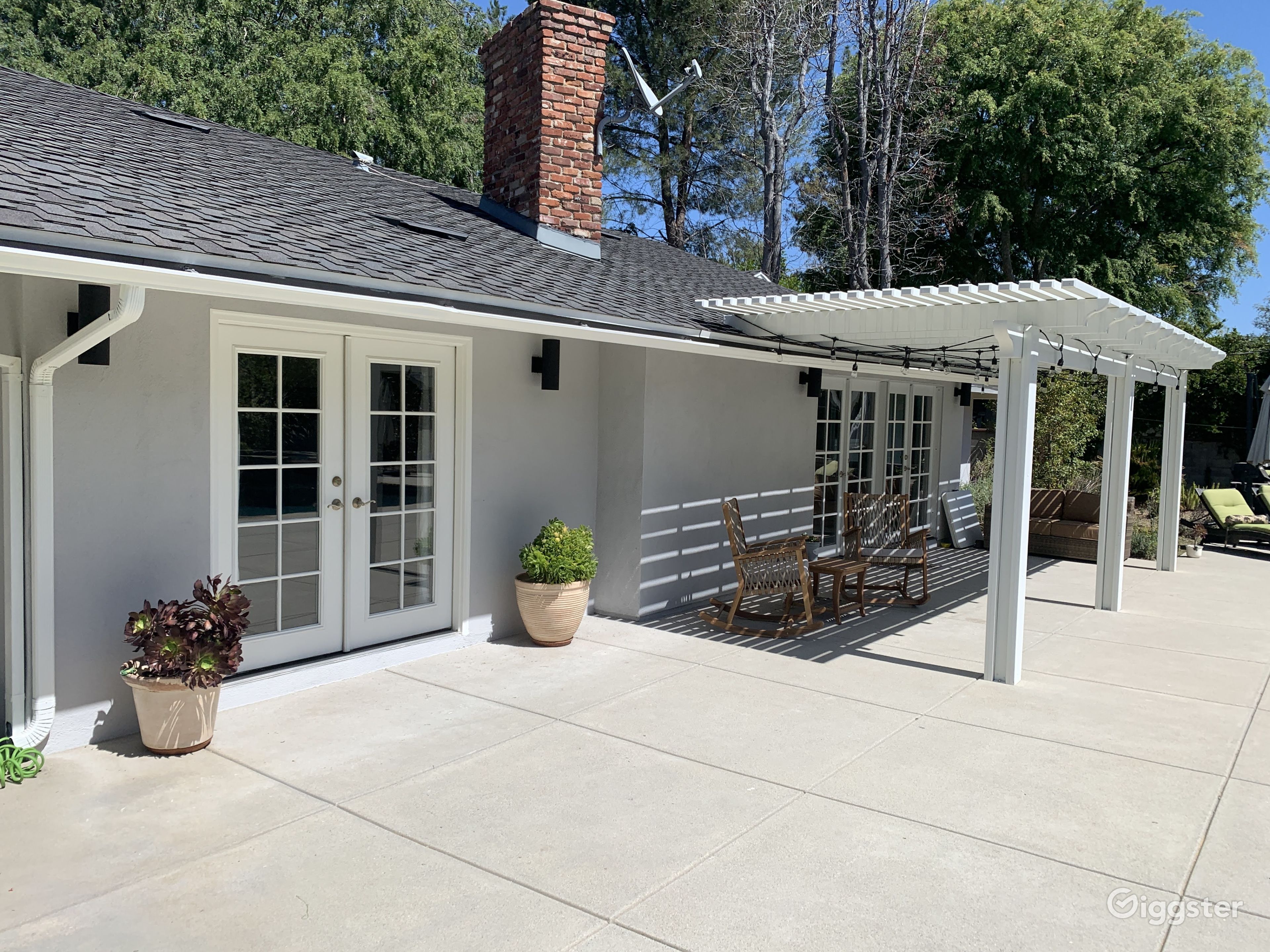 Encino Ranch Style Home on 1/2 acre | Rent this location on Giggster