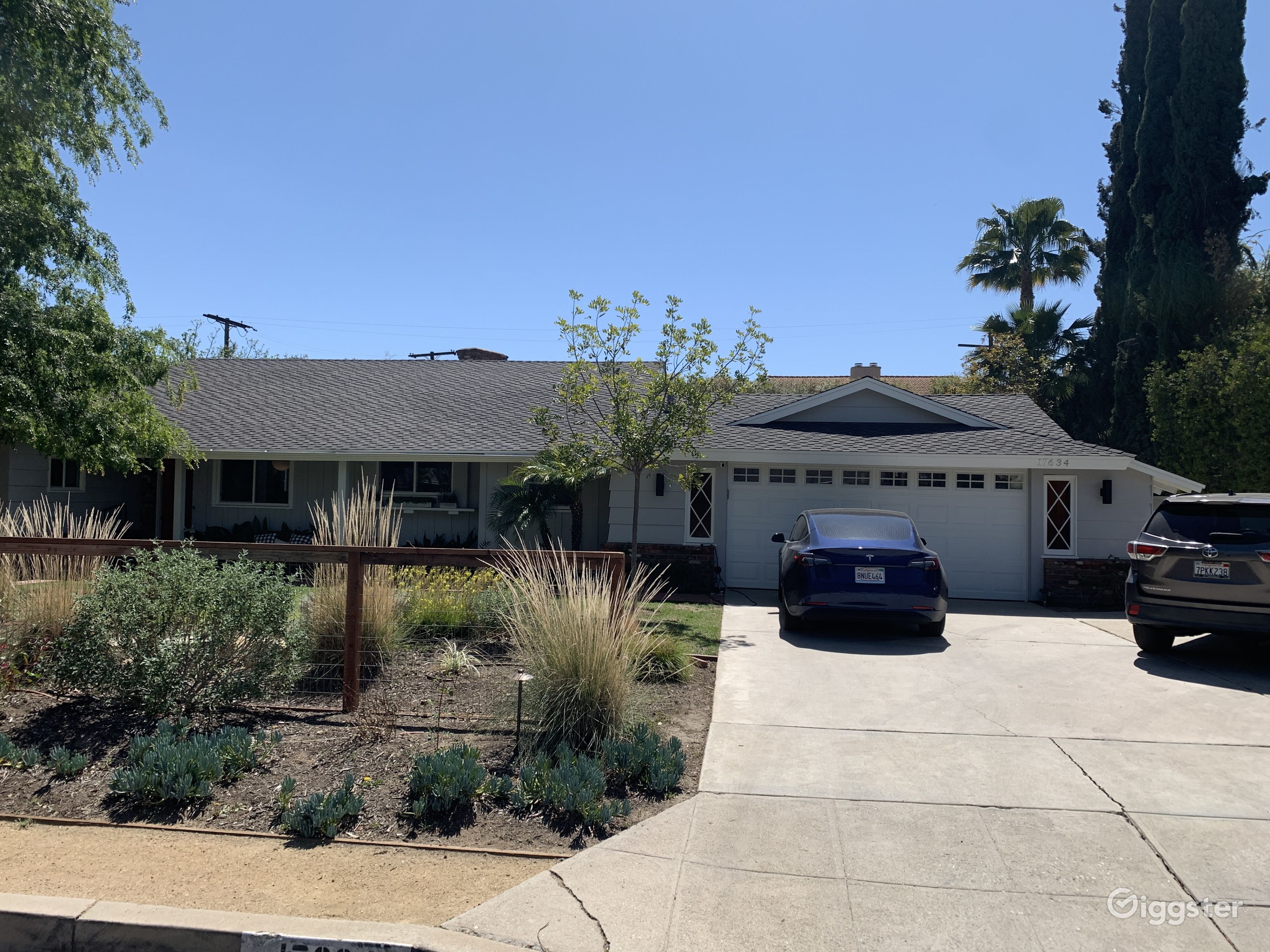 Encino Ranch Style Home on 1/2 acre | Rent this location on Giggster