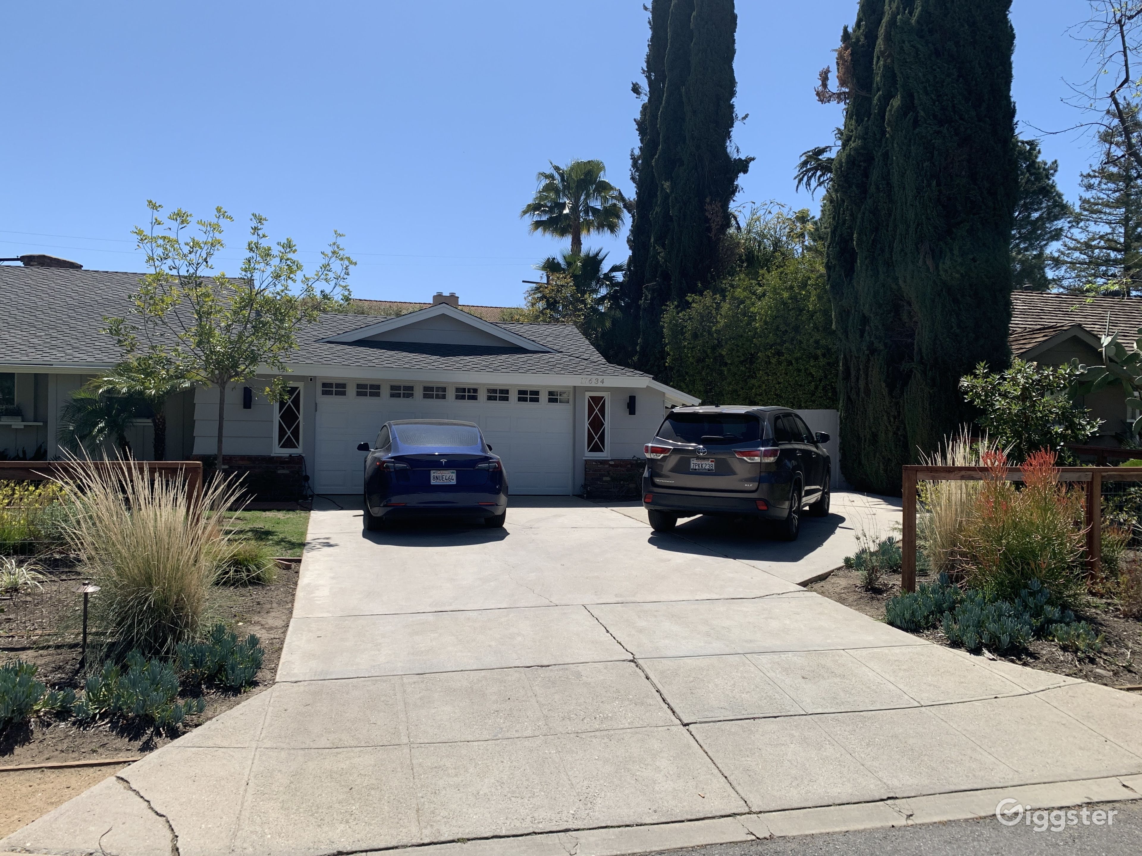 Encino Ranch Style Home on 1/2 acre | Rent this location on Giggster