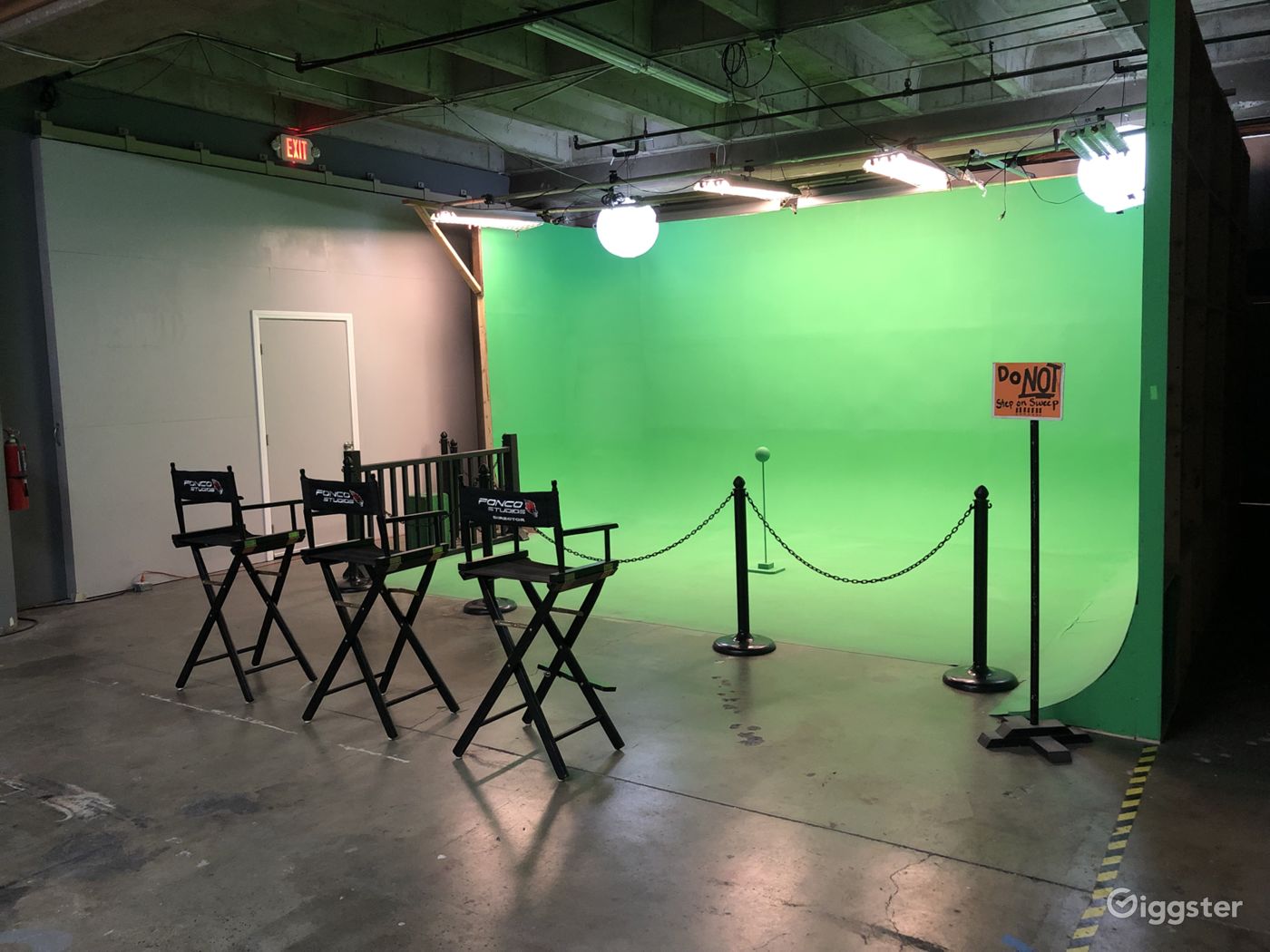 Green Screen with Amenities within Insert Stage | Rent this location on ...