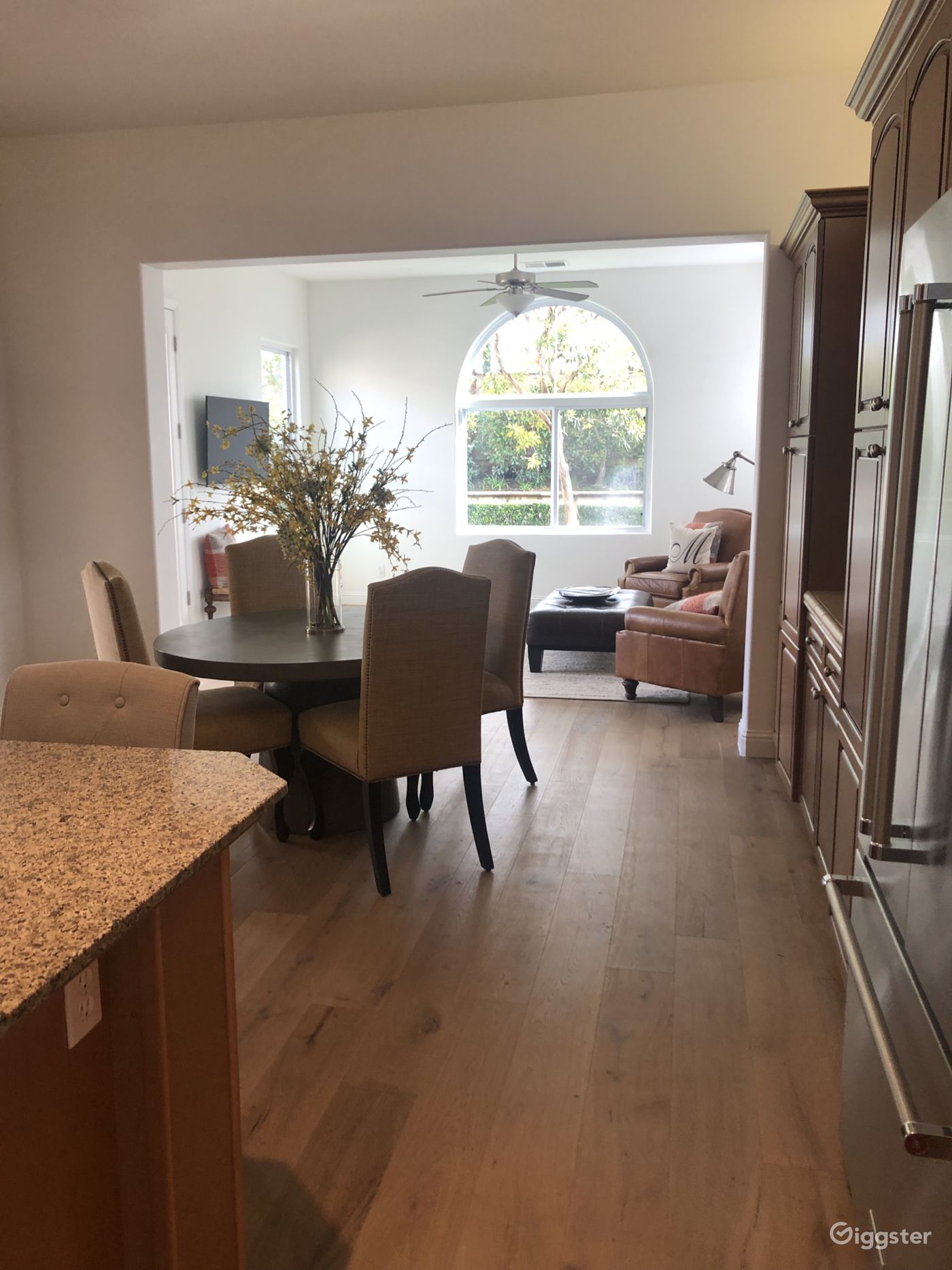 Open floor plan, high ceilings, welcoming house | Rent this location on ...