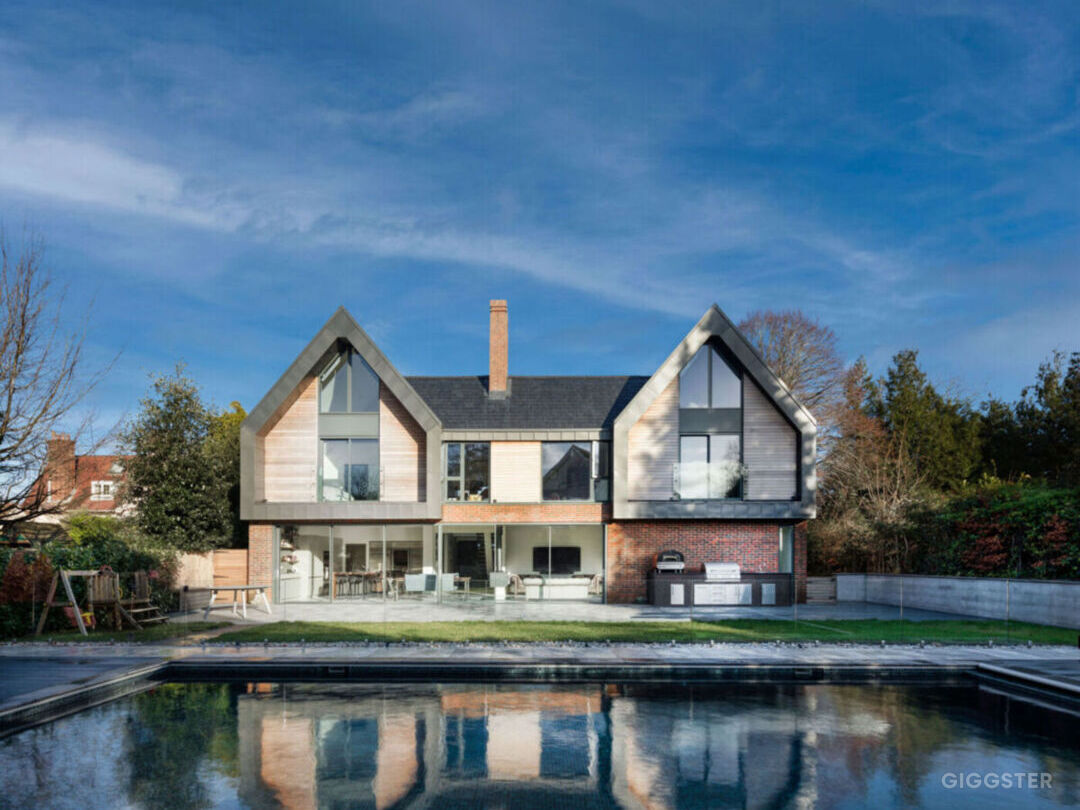 Luxury Glass House with Pool for Filming in Petersfield, UK