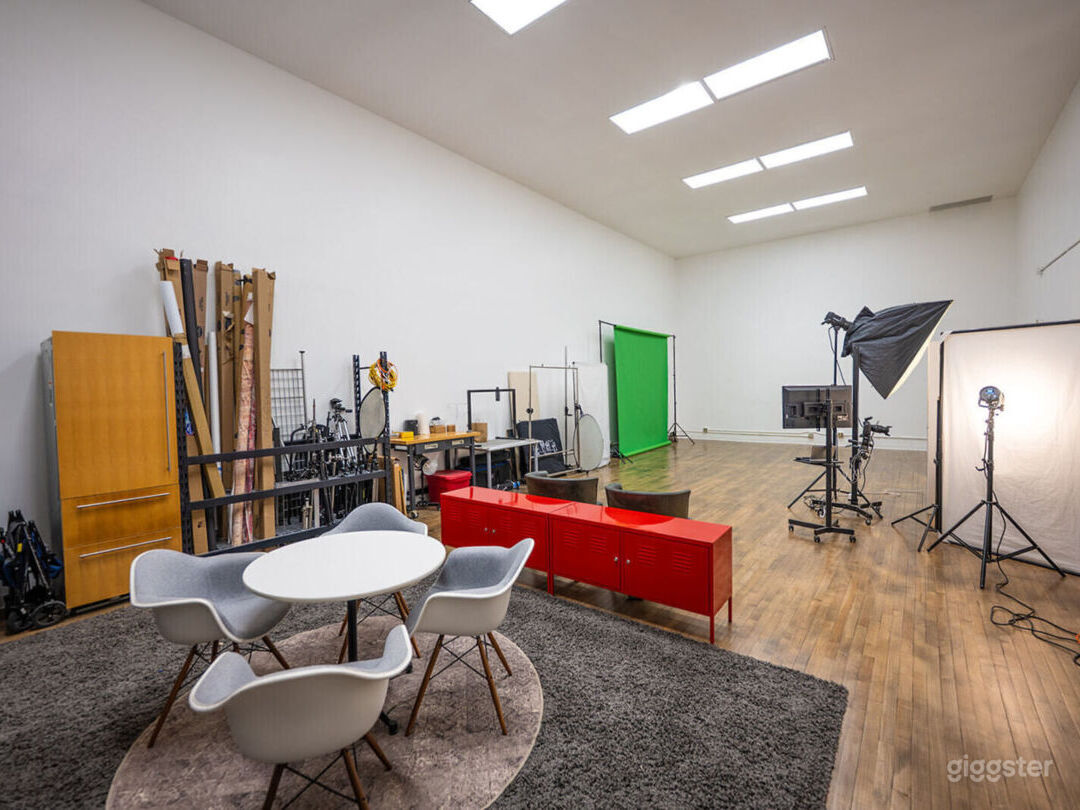 Versatile dual-studio space in San Diego | Rent this location on Giggster