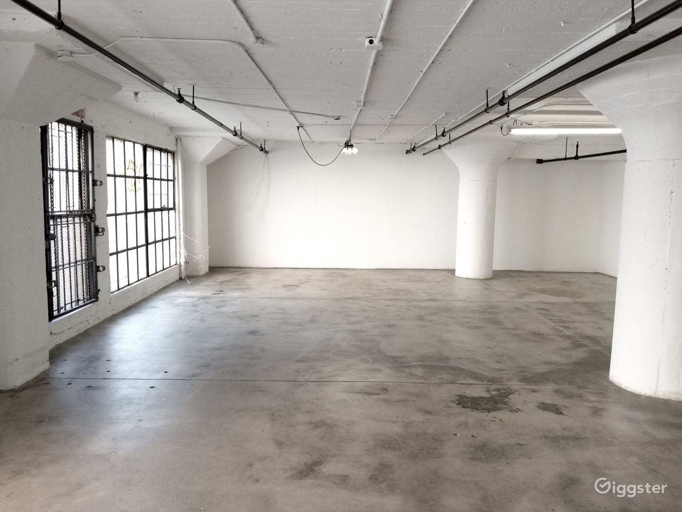 Downtown Studio Loft Concrete and White Wall | Rent this location on ...