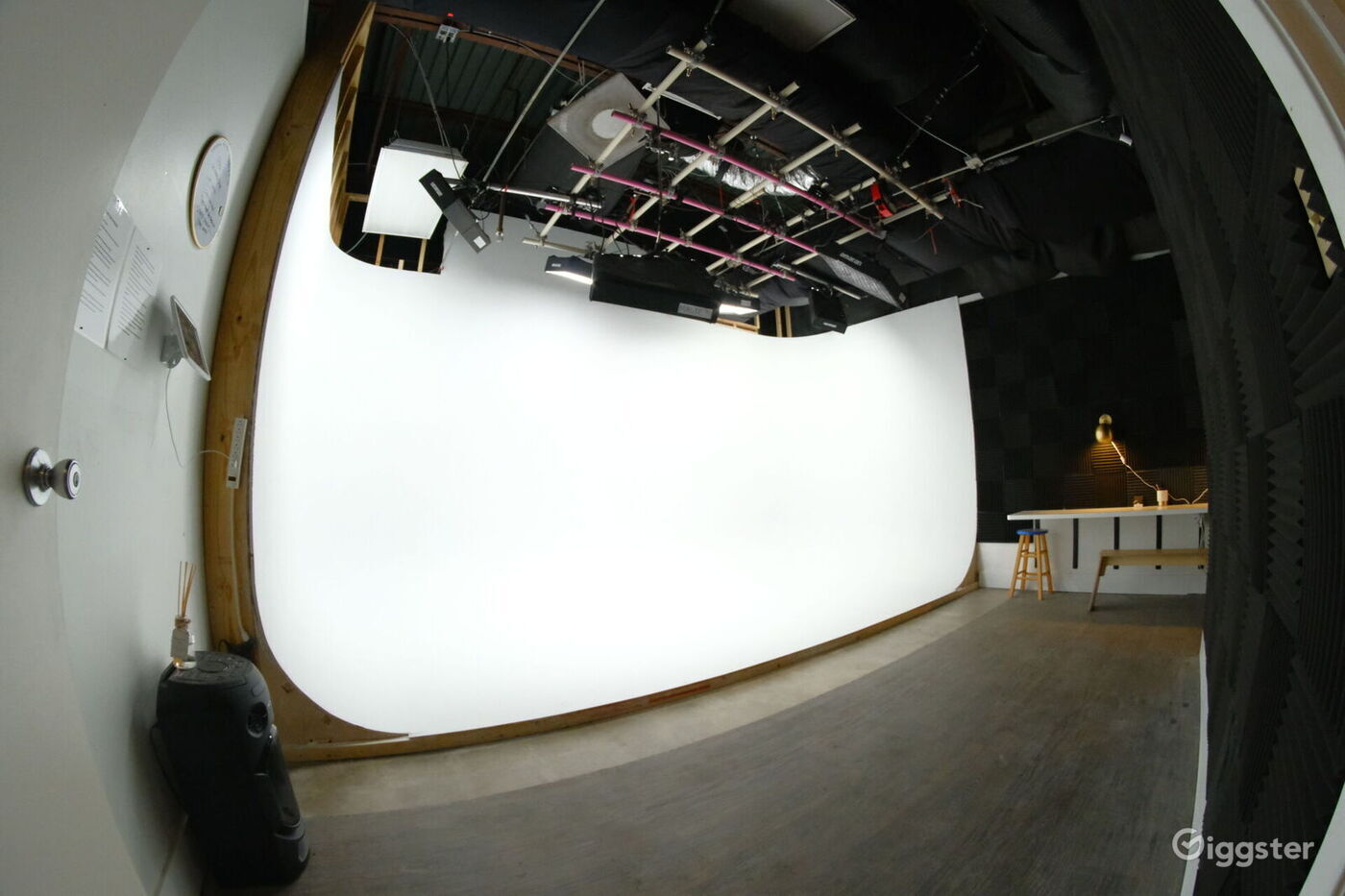 *PRE-LIT* Photo/Video Studio Cyc / Infinity Wall | Rent this location ...