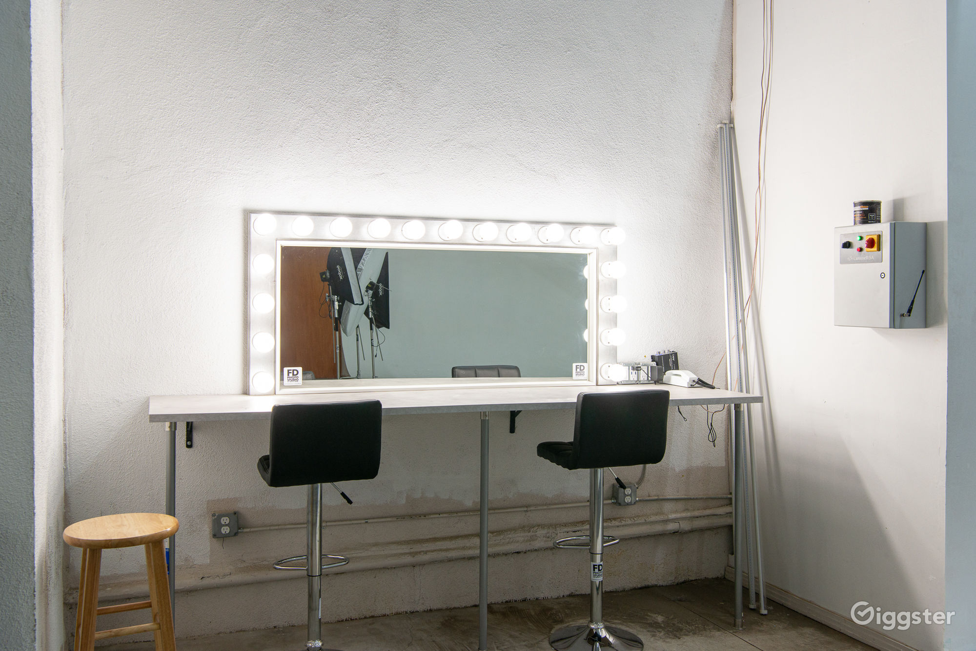 Studio With Car Turntable | Rent this location on Giggster