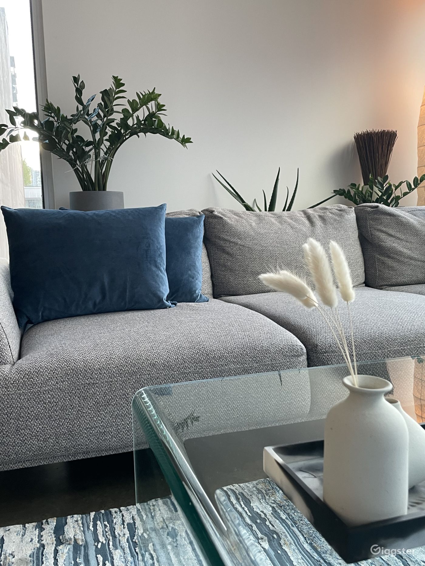 Bright Open Concept Modern High Ceiling Condo | Rent this location on ...