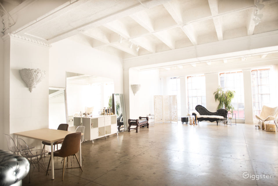DTLA Grand Loft with High Ceilings | Rent this location on Giggster