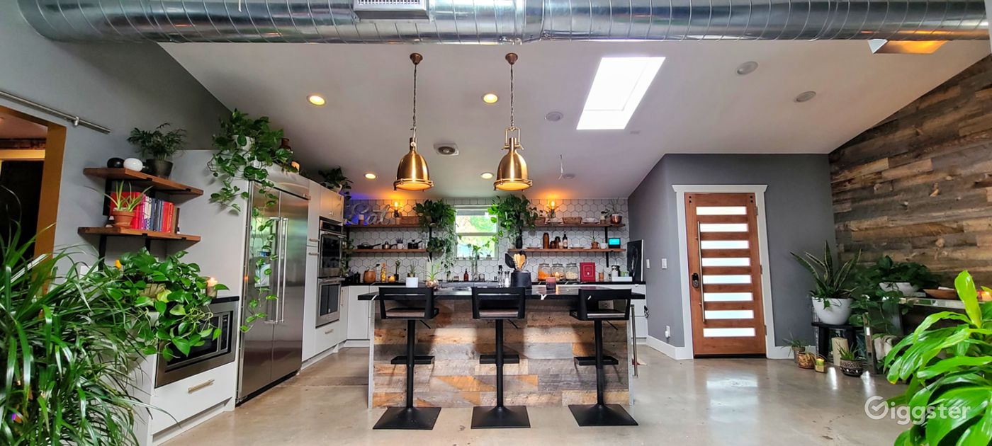 Perfect Production Kitchen | Rent this location on Giggster