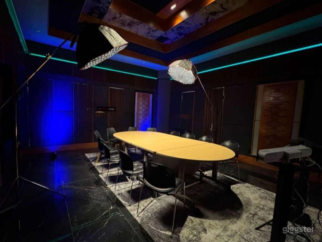 Strip-Adjacent Prime Executive Meeting Studio | Rent this location on ...
