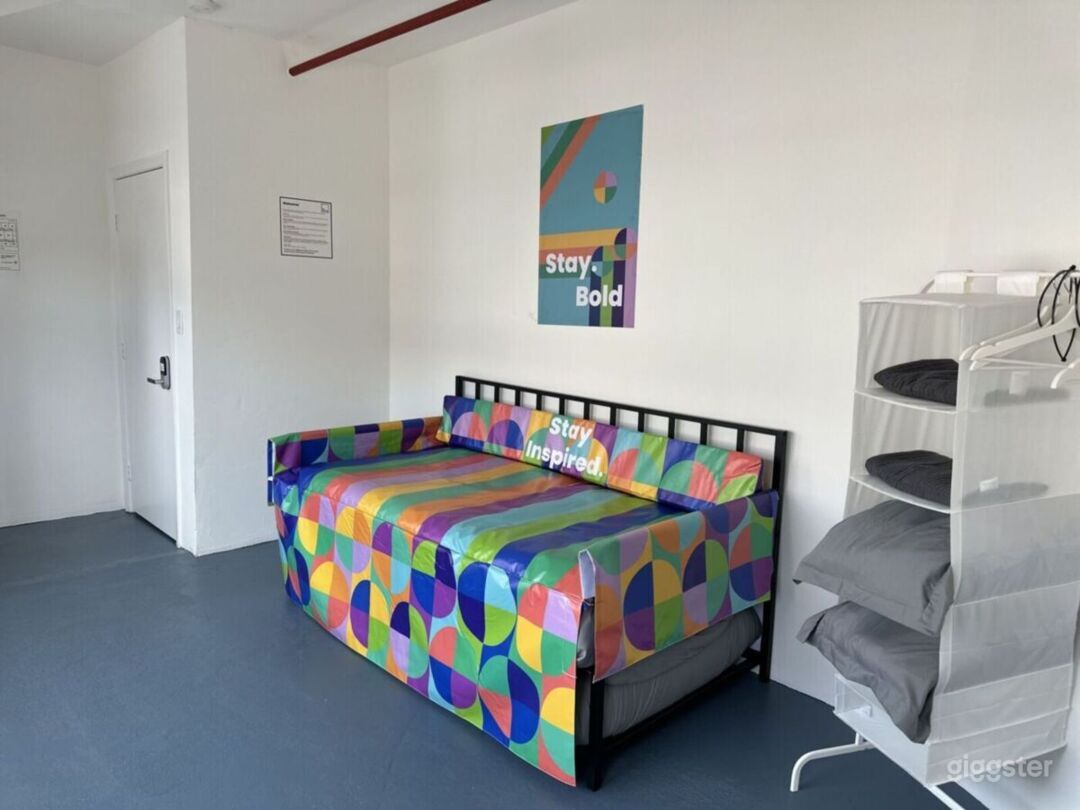 Private Creative Studio/Room in Hollywood - Chartreuse | Rent this ...