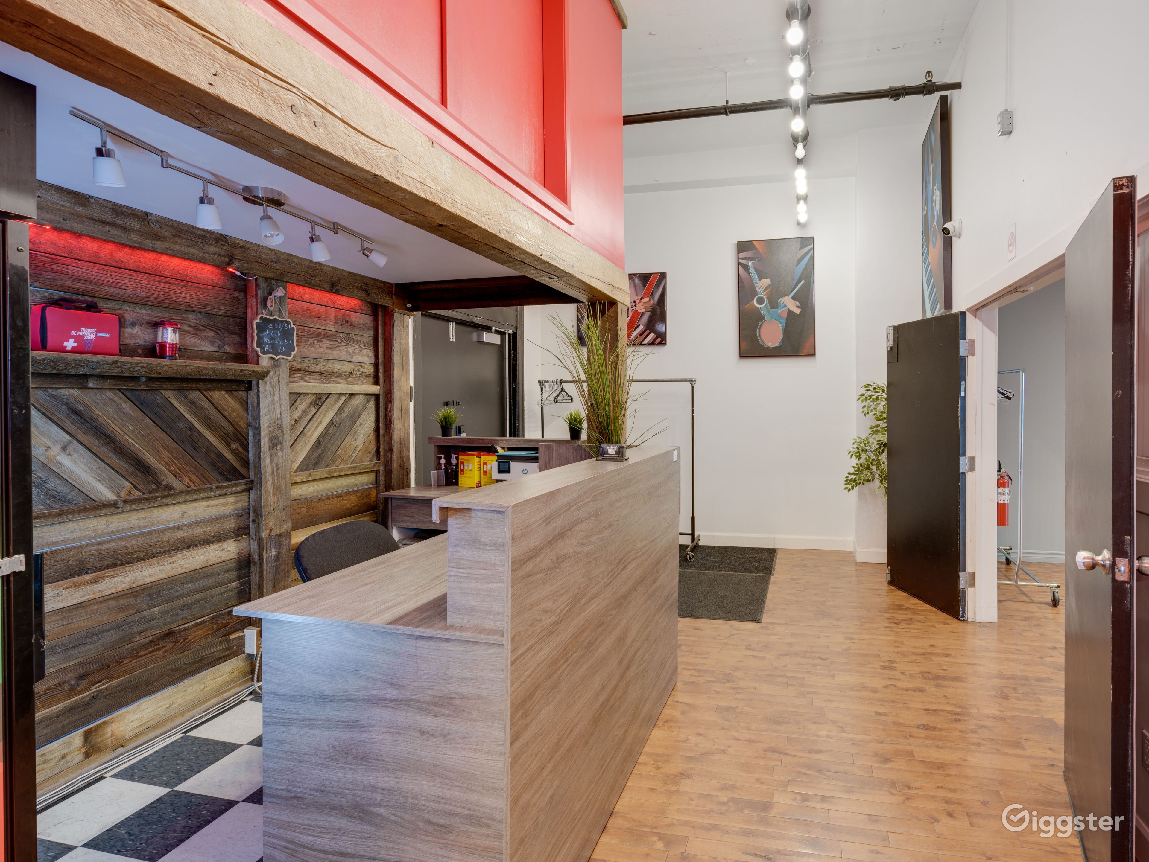 Warm And User Friendly Studio (124) | Rent this location on Giggster