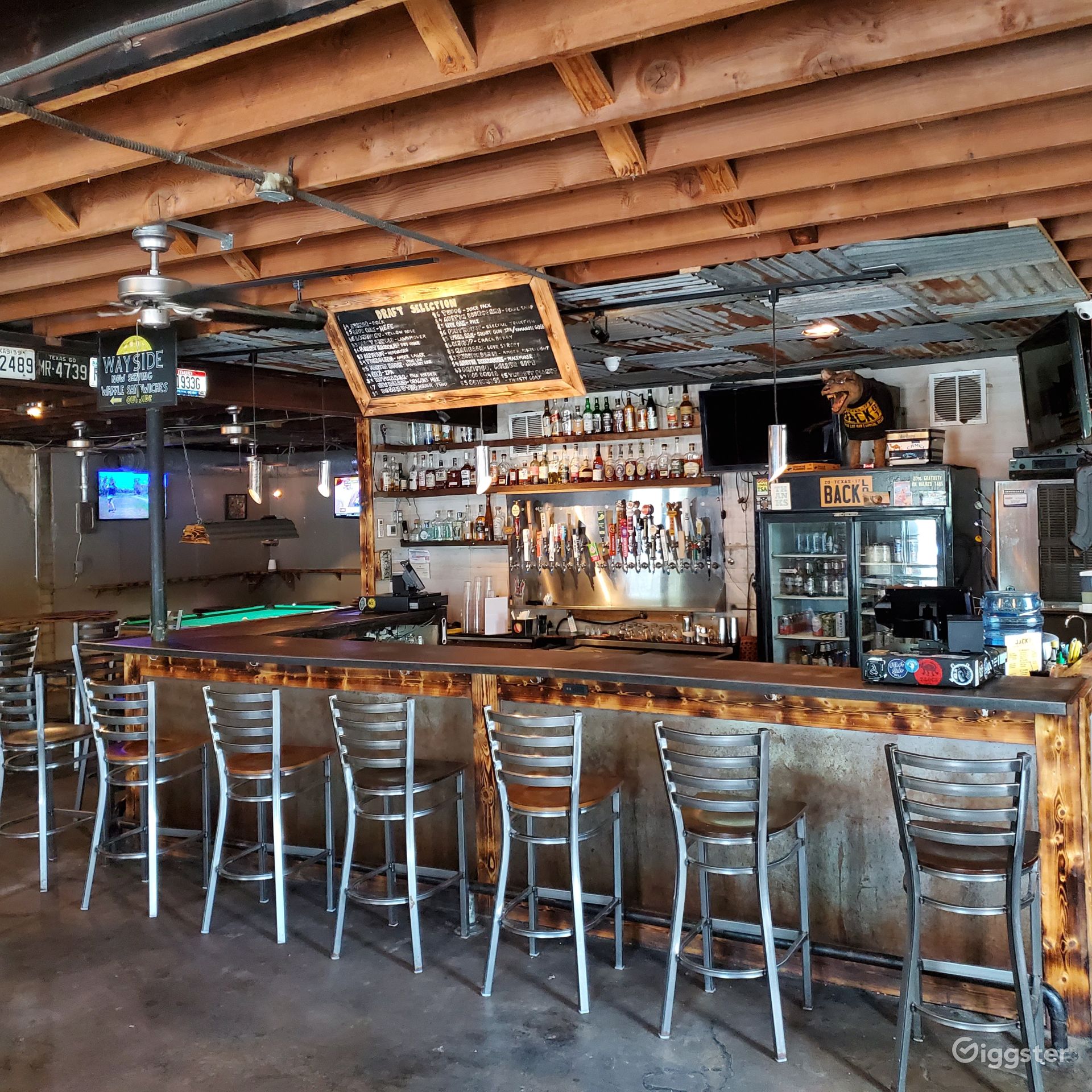 Your Favorite Neighborhood Dive Bar | Rent this location on Giggster