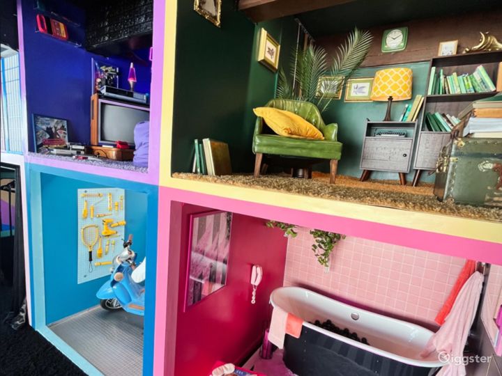 Life Sized Doll House • E-Commerce • Boxie Studio! | Rent this location ...