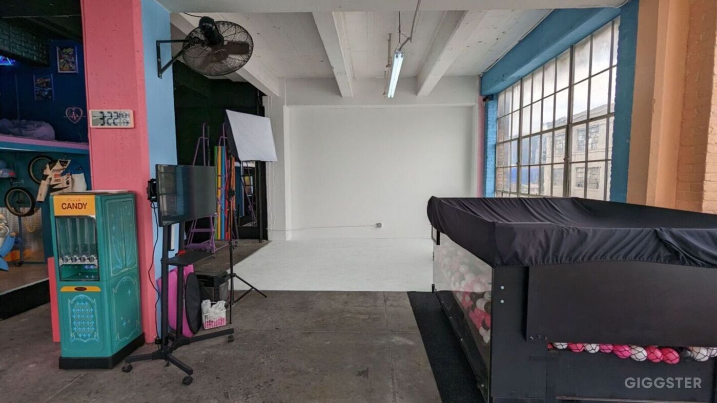 Life Sized Doll House • E-Commerce • Boxie Studio! | Rent this location on Giggster
